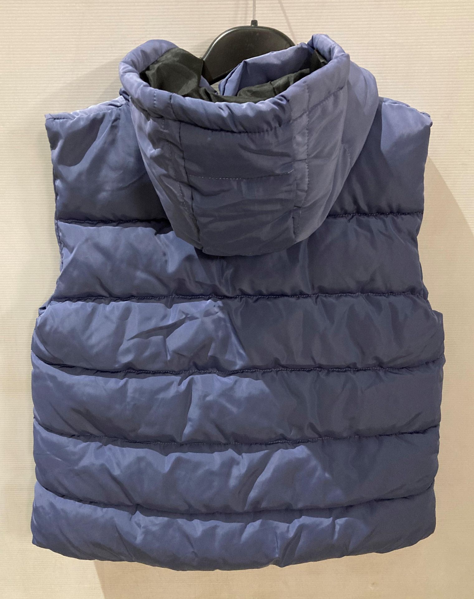 6 x Rising blue body warmers with centre zip, sizes S, M, etc (saleroom ...