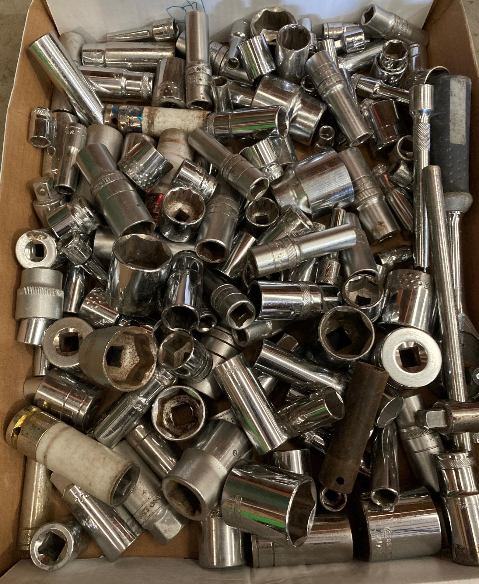 Contents to tray - approximately 140 assorted size sockets by Trident ...