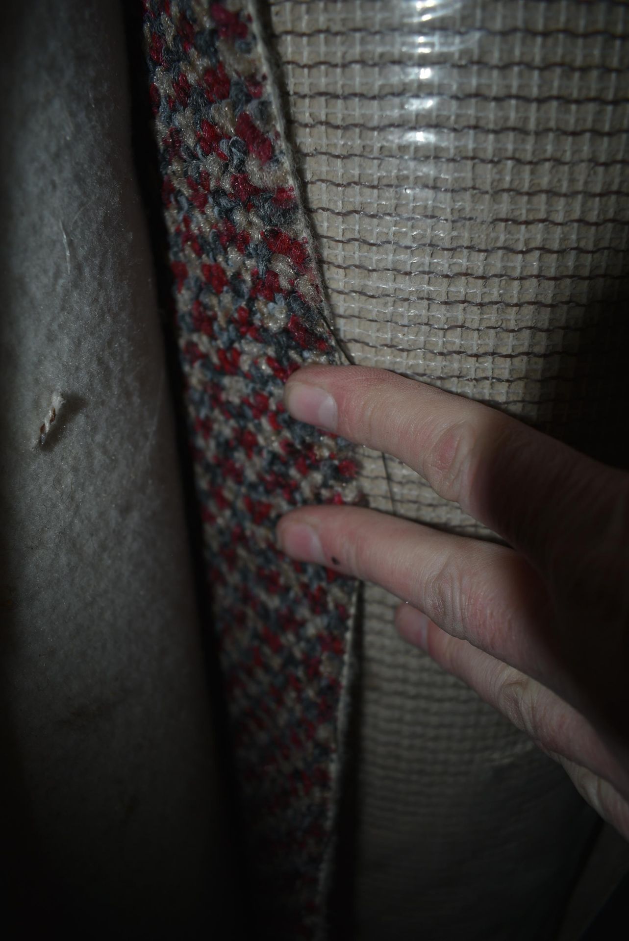 5m wide Roll of Red, Grey & Silver Speckle Carpet