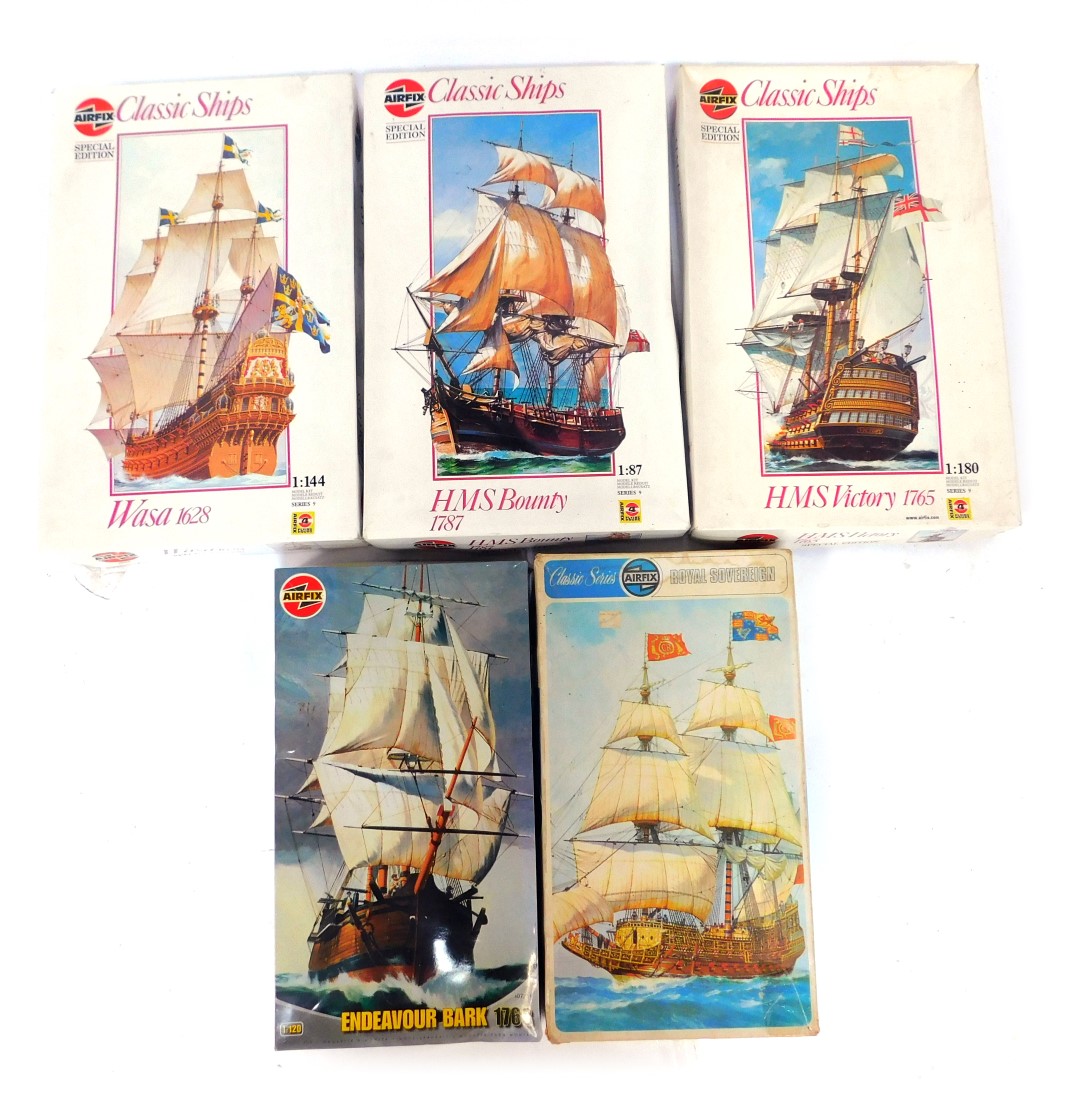 Airfix model kits, comprising A07251 Endeavour Bark 1768, Classic ...