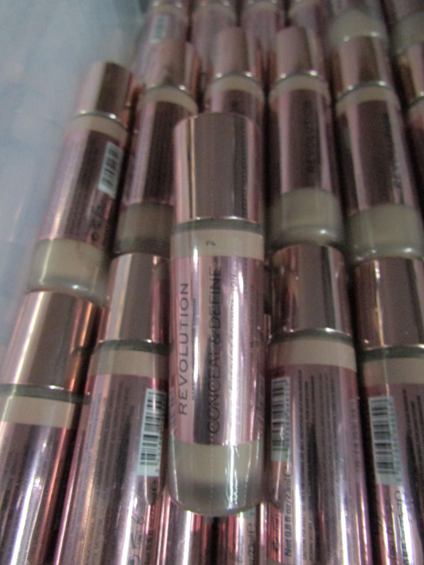 5x Revolution Conceal & Define Full Coverage Foundation, 23ml F4 - New.