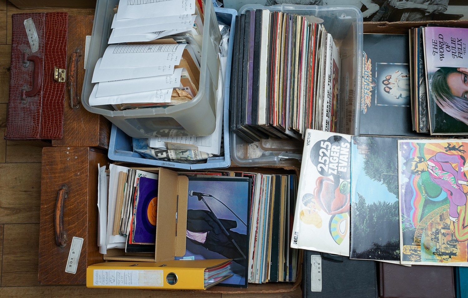 A large collection of vinyl LP records and some 78s and 45s including ...