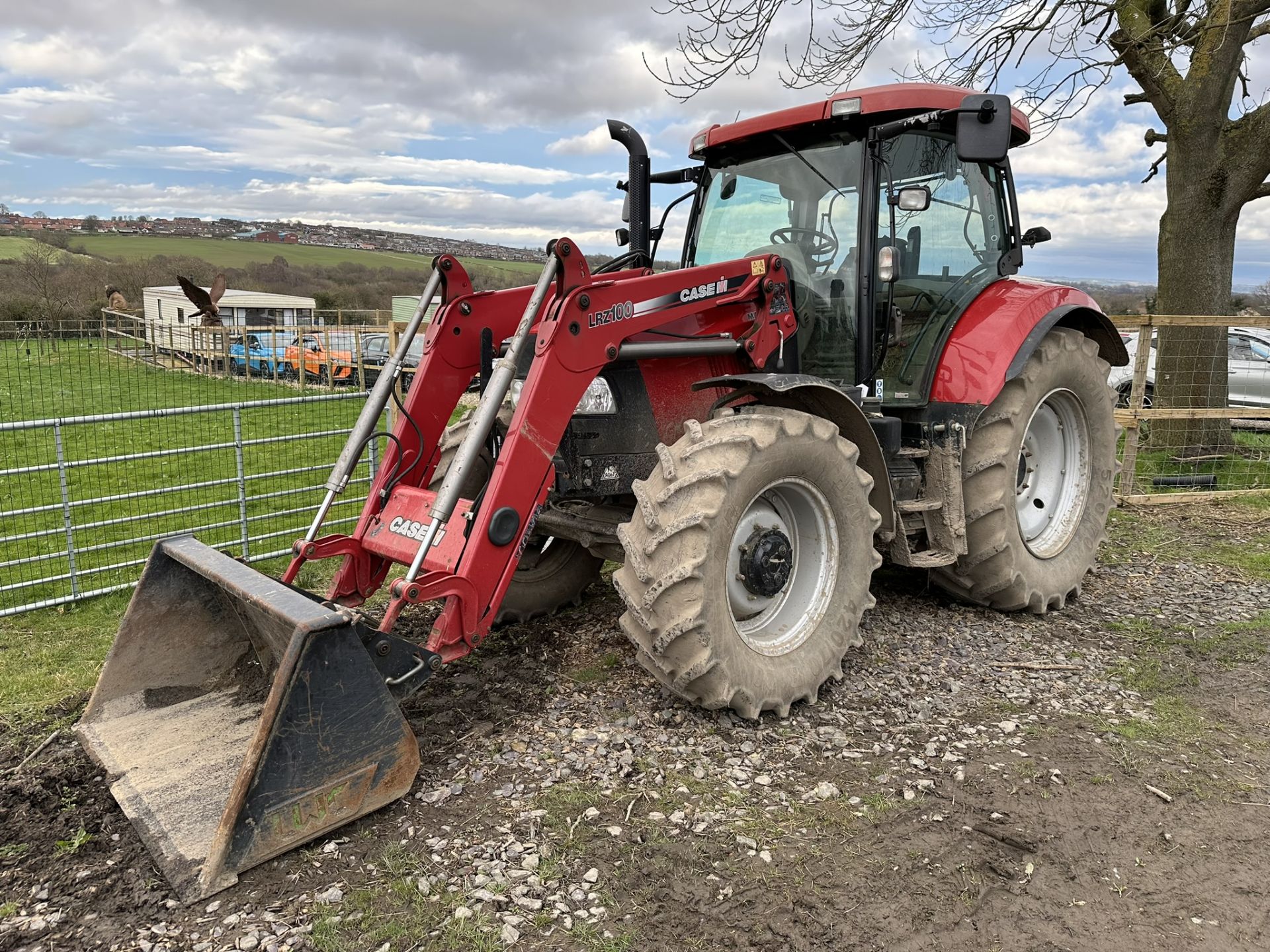 CASE tractor Model: IH MAXXUM 120 YOM: 2016 Hours: 1,978 * This lot is ...
