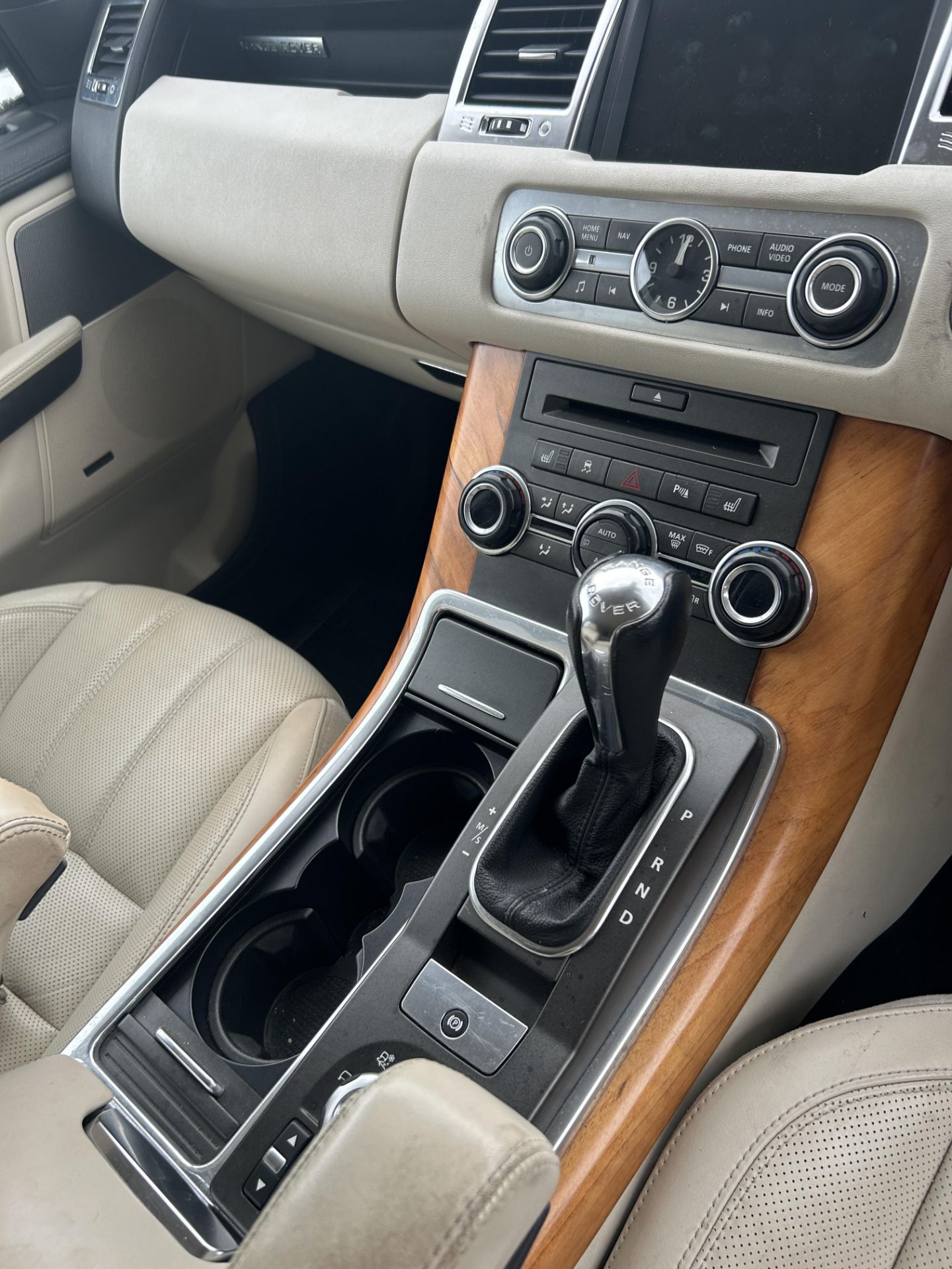 Land Rover Diesel Estate Model: Range Rover SP HSE TDV6 A Reg: FL59 LOA ...