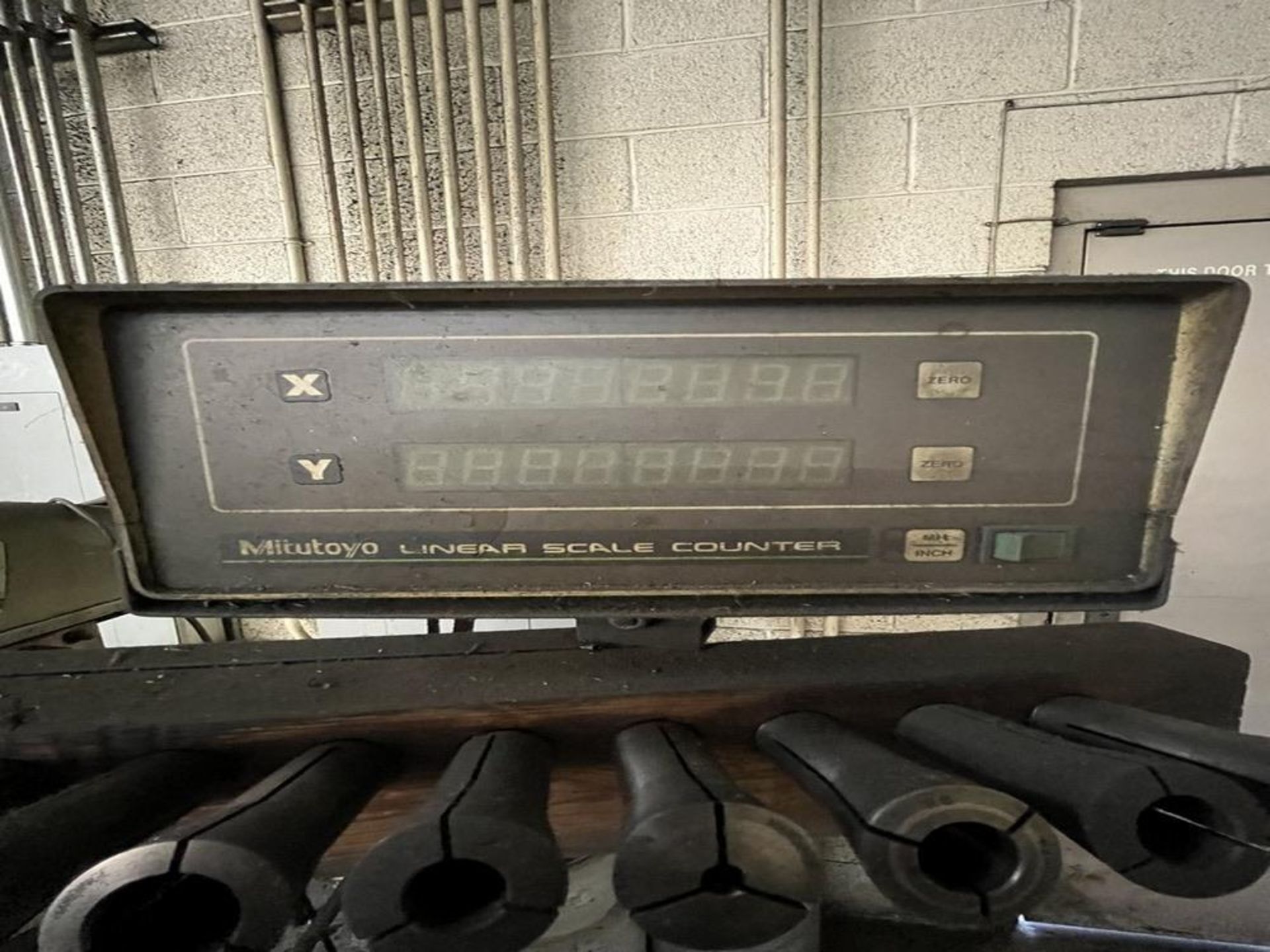 Acer Ultima Milling machine w/ Mitutoya Linear Scale Counter, Vice and ...