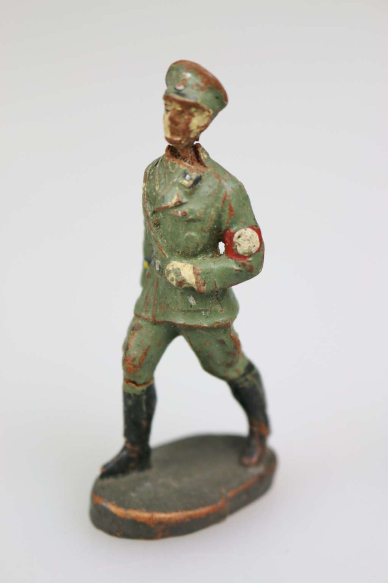 Konvolut von 16 Elastolin Soldaten mit Armbinden, militärische ...