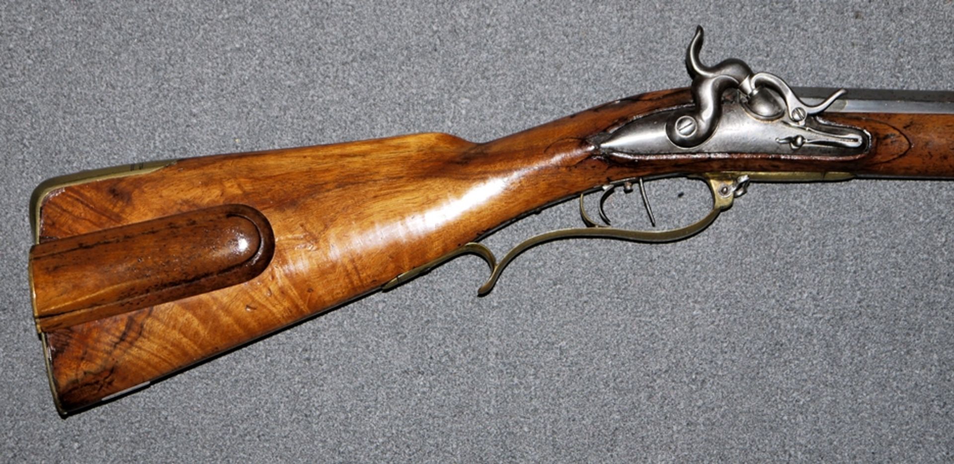 Jagdliche Perkussions-Büchse, datiert Suhl 1812Nussholz-Vollschaft mit ...