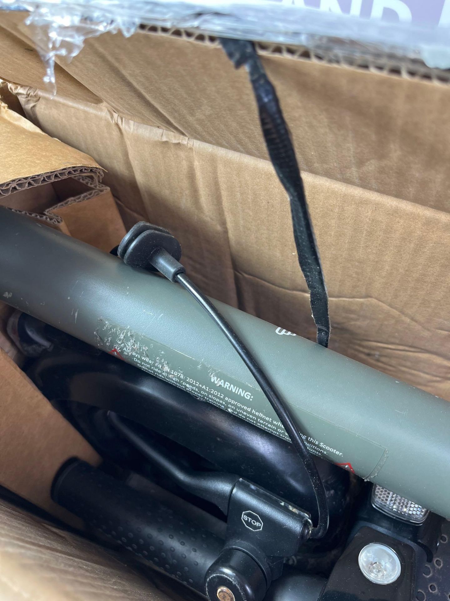 RRP £350-Busbi Wasp Electric Scooter