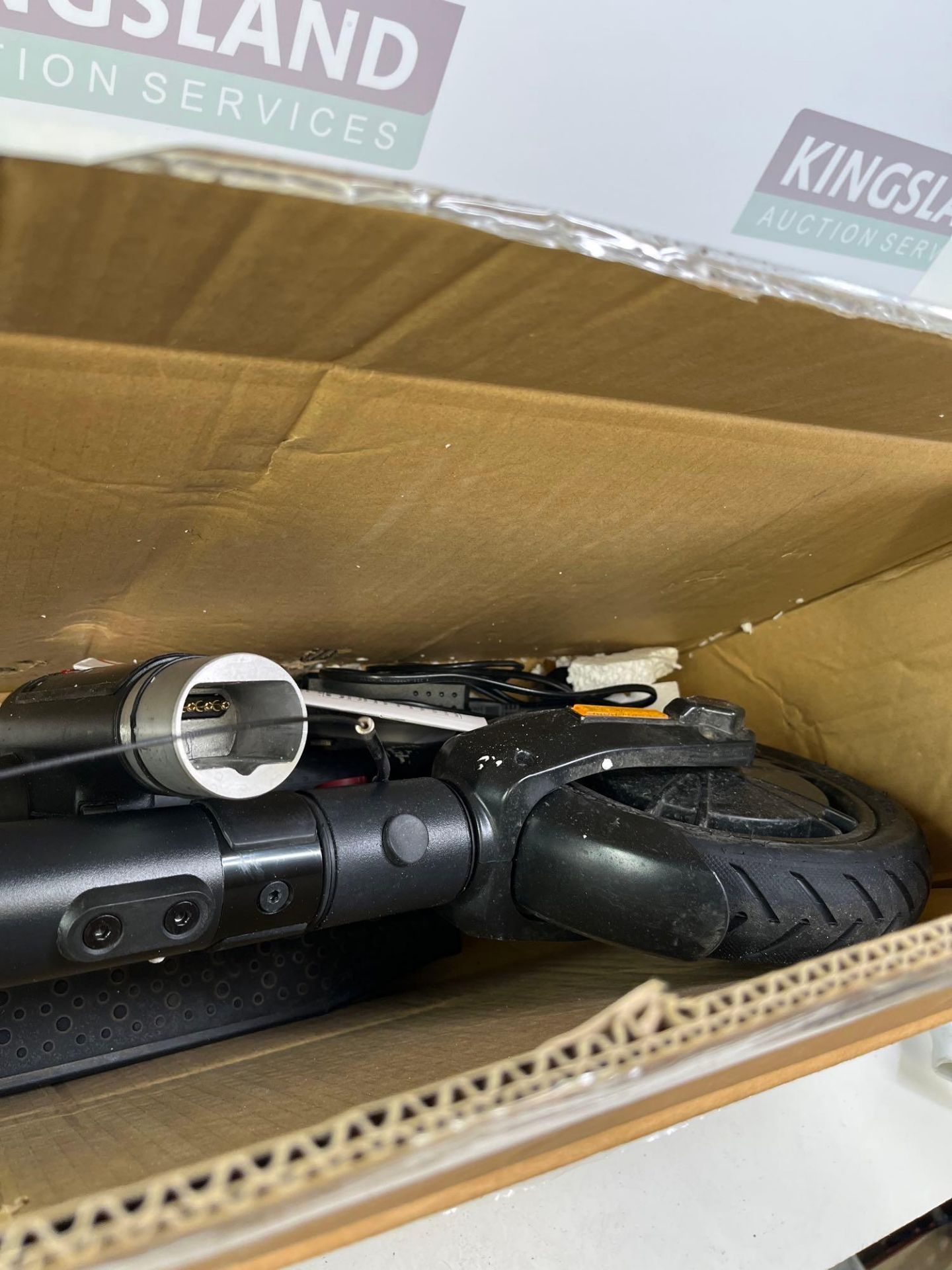 RRP £300- Busbi Firefly E-Scooter