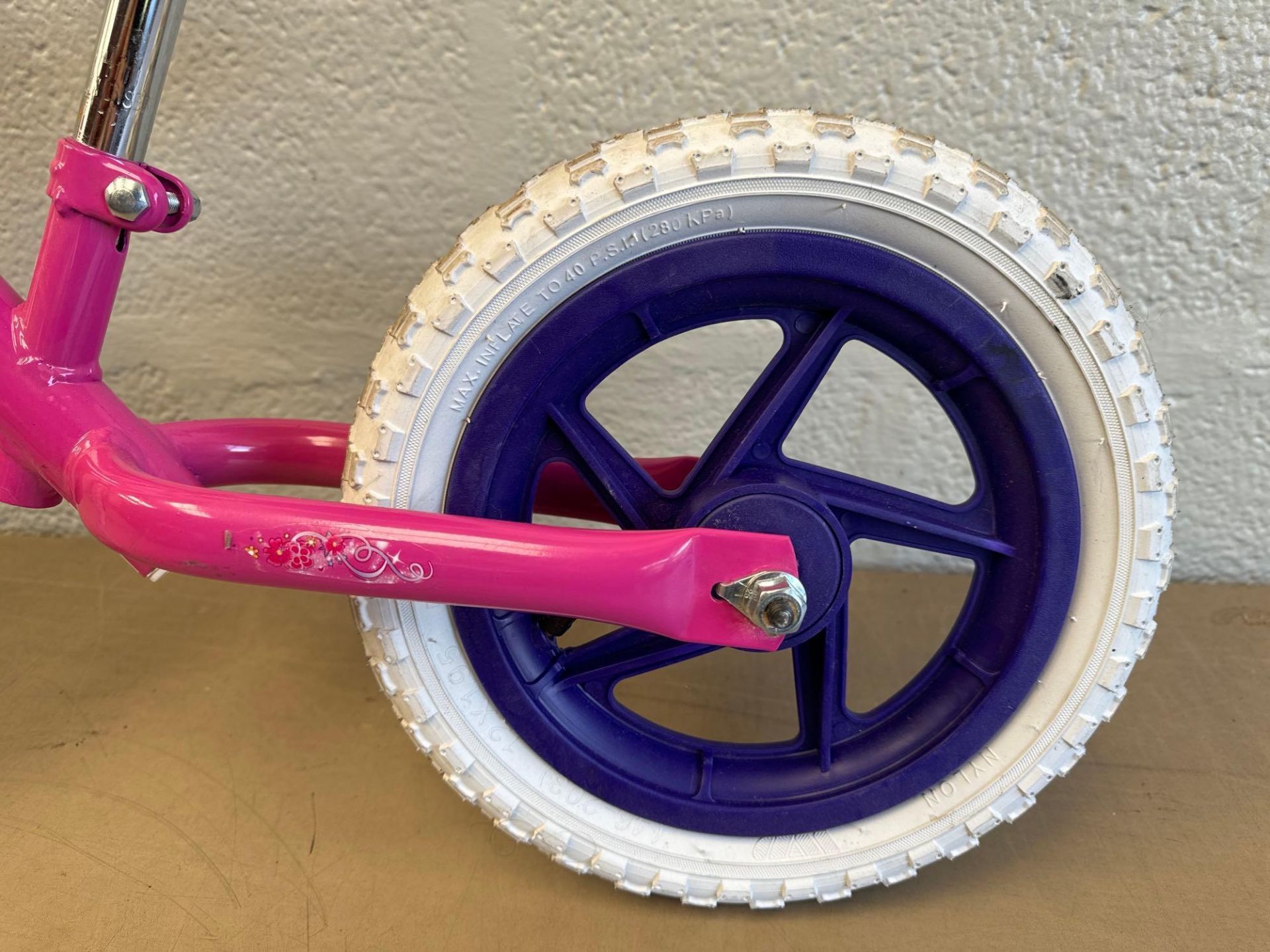 CINDERELLA GIRLS BIKE -USED -9925