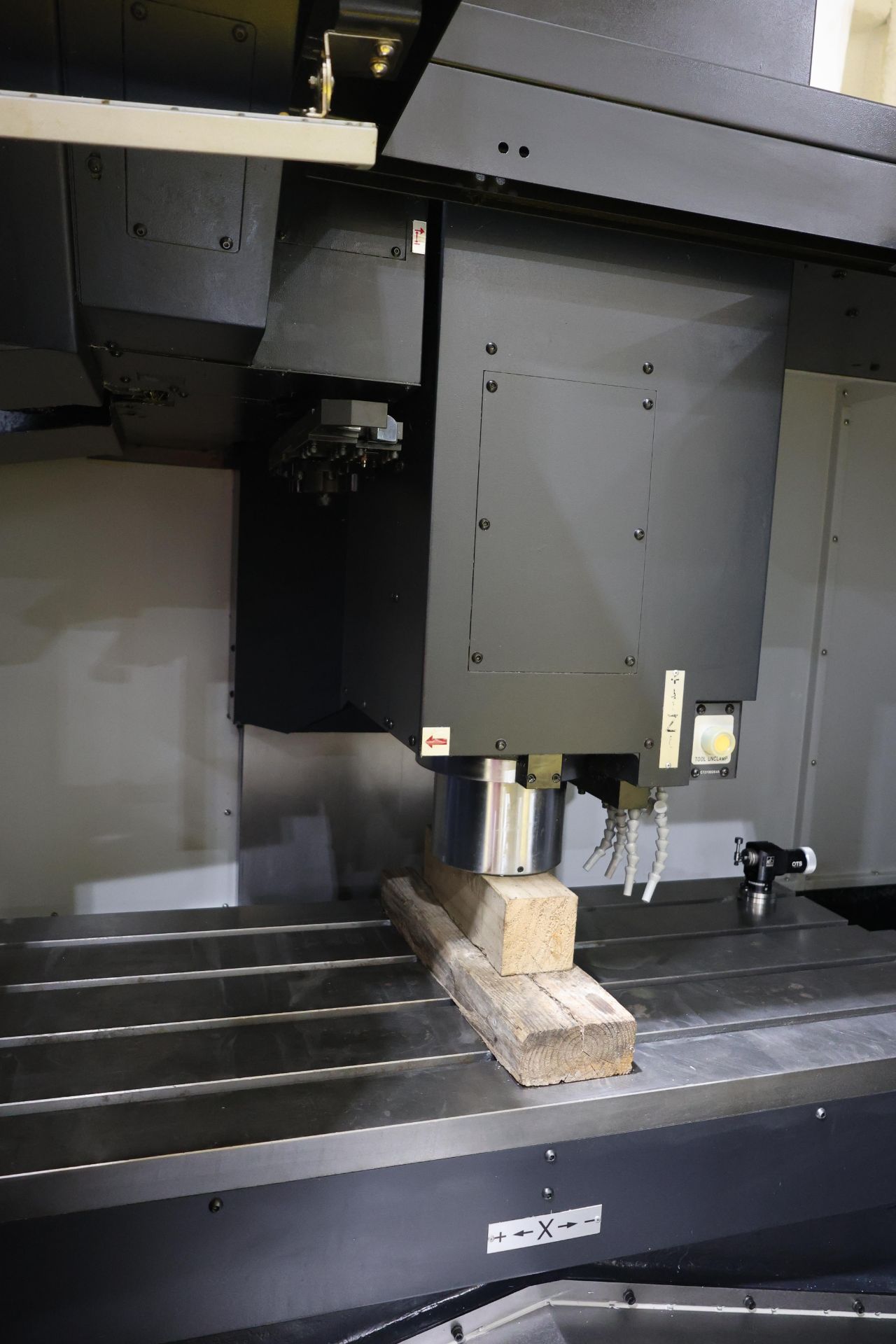 2018 Doosan DNM 5700S 3 Axis Mill . S#MV0119-000055; Running time:2438 ...