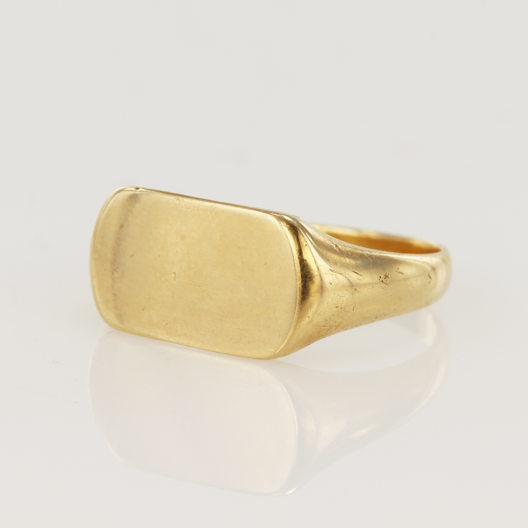Yellow gold (tests 15ct) vintage signet ring, table measures 8.5 x 14 ...
