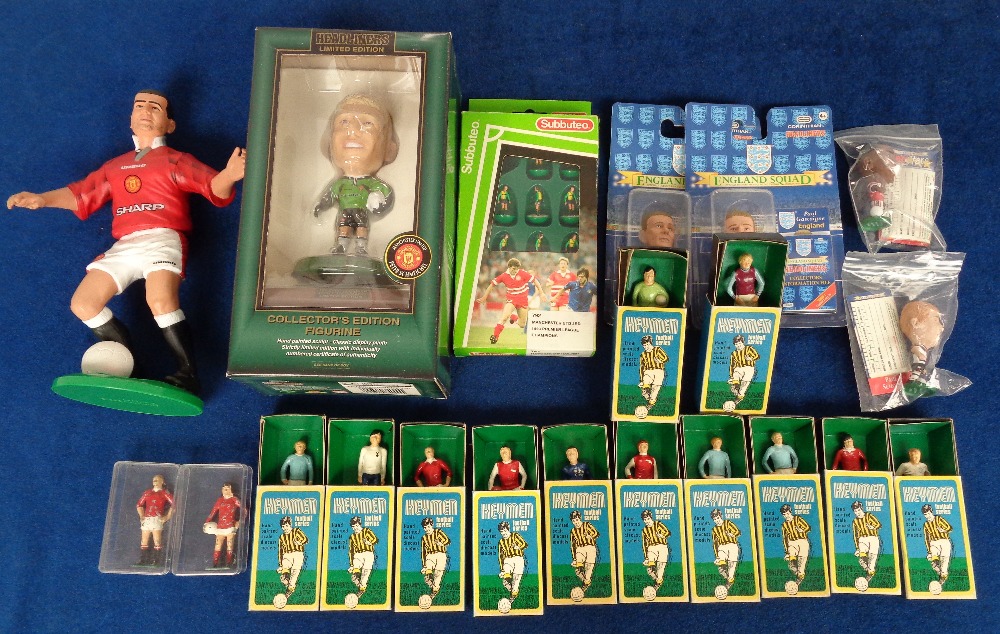 Football figures, selection including a set of 11 Keymen Football ...