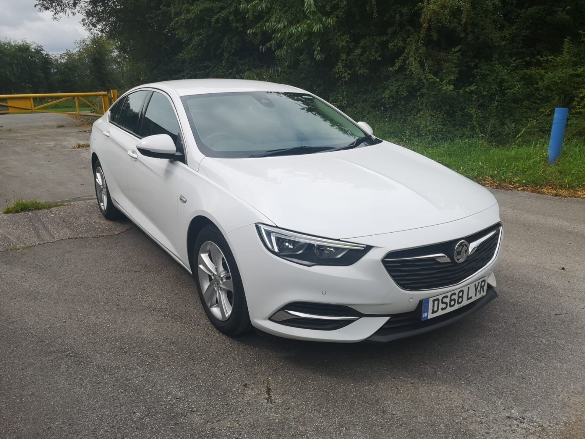 SCS - 2018 VAUXHALL INSIGNIA TECH LINE NAV TURBO D WHITE HATCHBACK *NO ...