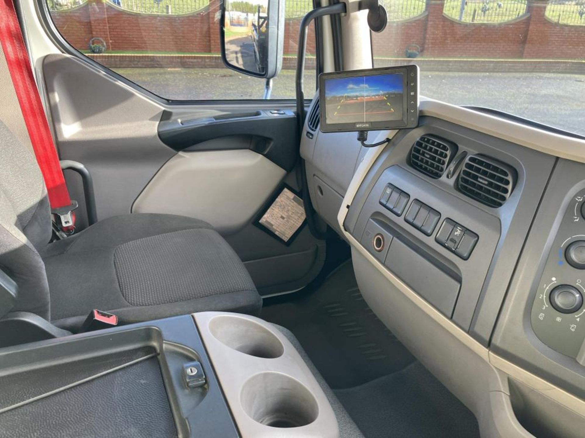 B - 2017 DAF TRUCKS LF 7.5 TONNE TIPPER WITH PM 4.5 CRANE EURO 6 ...