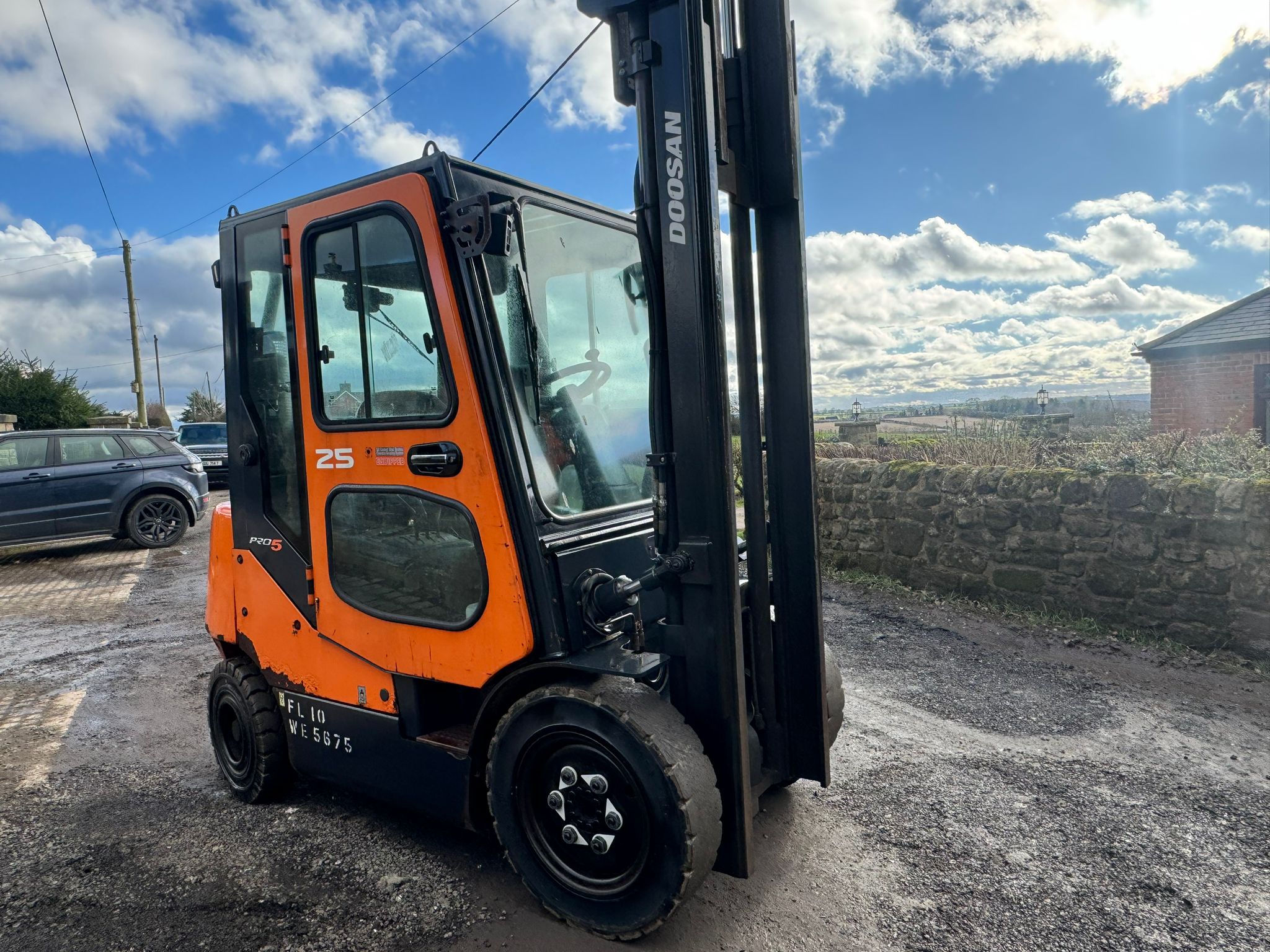 DS - 2011 DOOSAN 2.5 TON FORKLIFT *PLUS VAT* SIDE SHIFT FULL CAB 2.5 ...