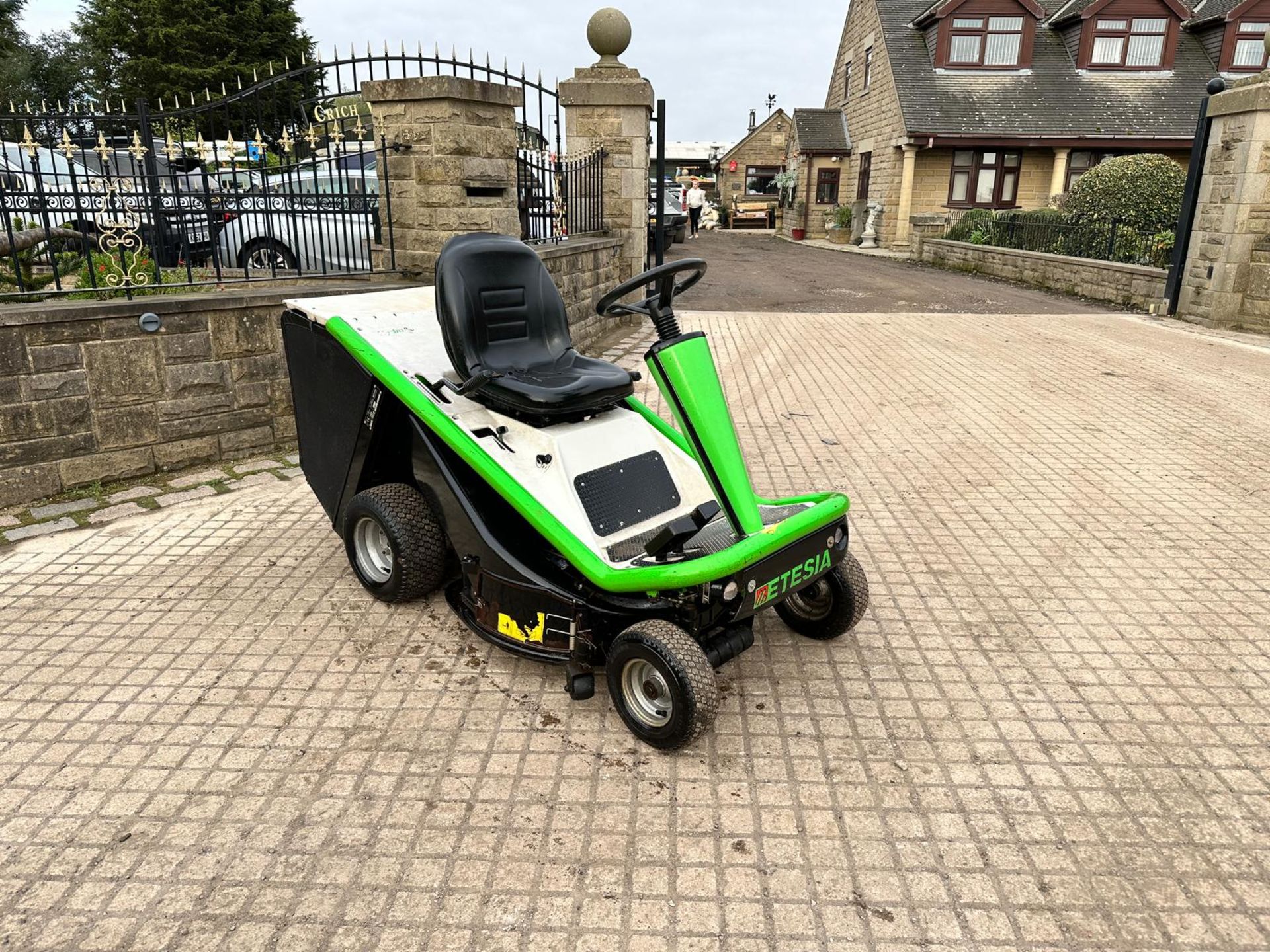 JA - ETESIA MKHP HYDRO 80 RIDE ON MOWER WITH REAR COLLECTOR *NO VAT ...