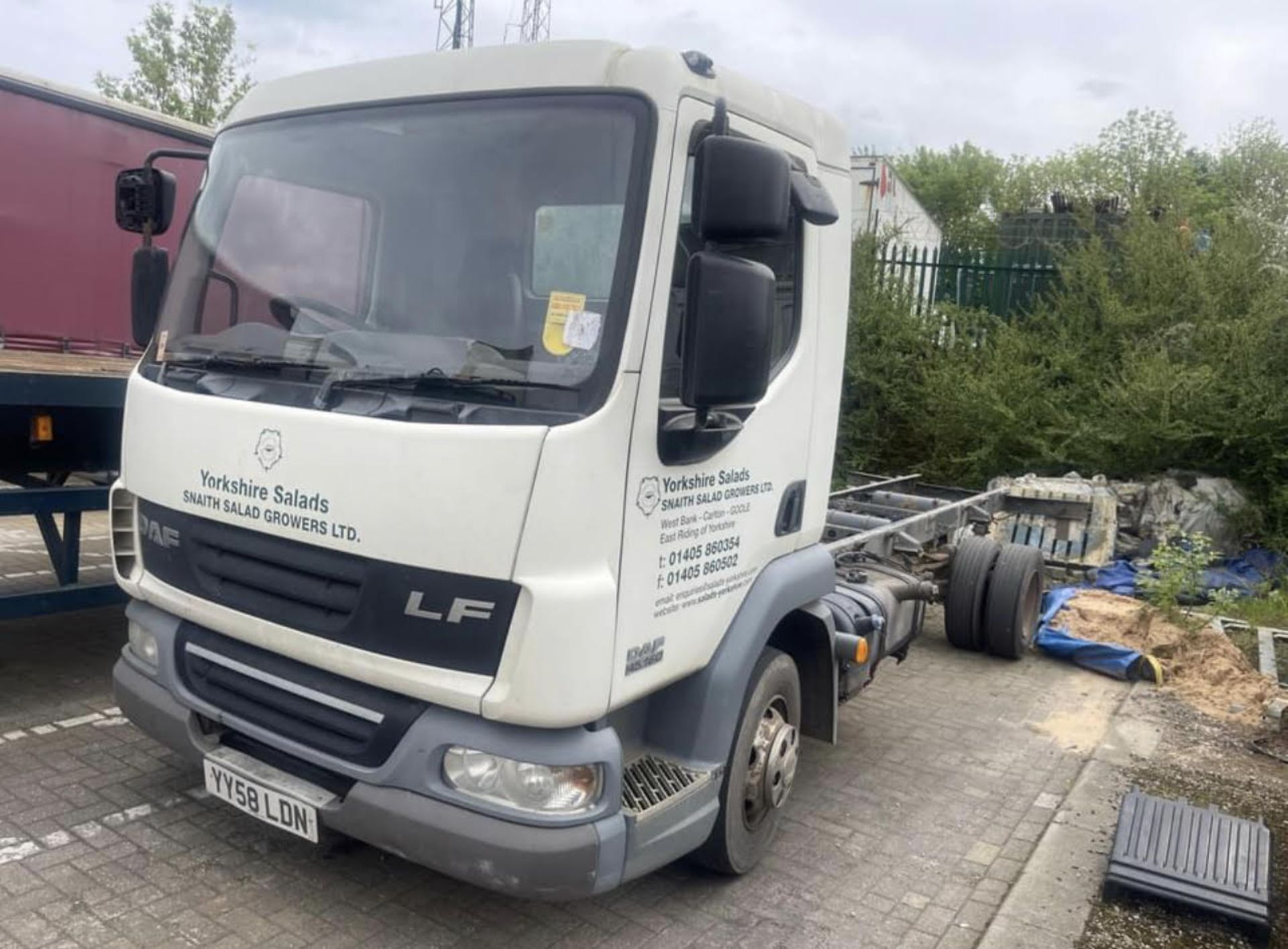 SM - 2009 DAF TRUCKS LF 45.160 7.5 TONNE WHITE LCV *PLUS VAT* DATE OF ...