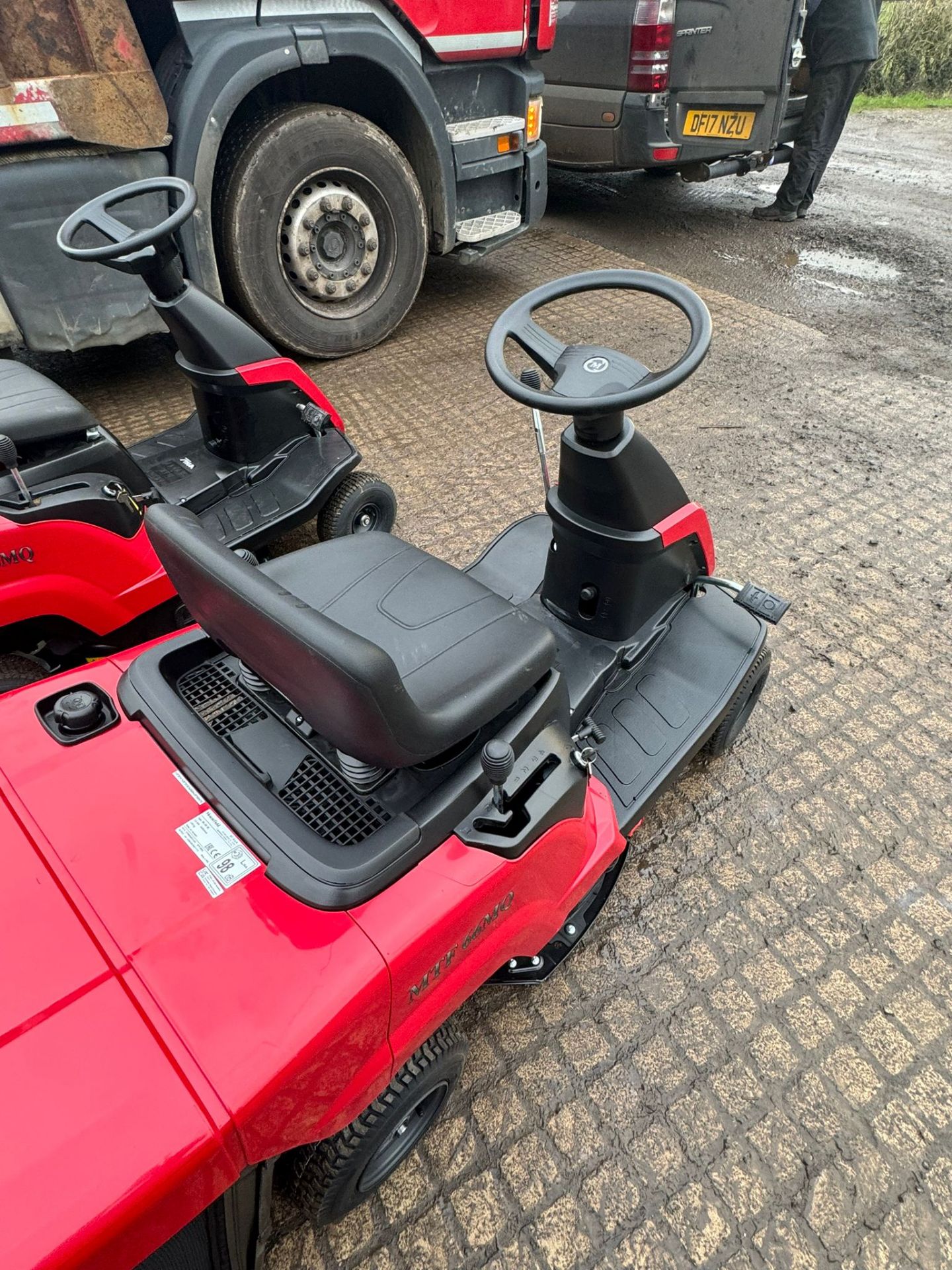DA - NEW/UNUSED MOUNTFIELD MTF 66 MQ RIDE ON MOWER WITH REAR COLLECTOR ...