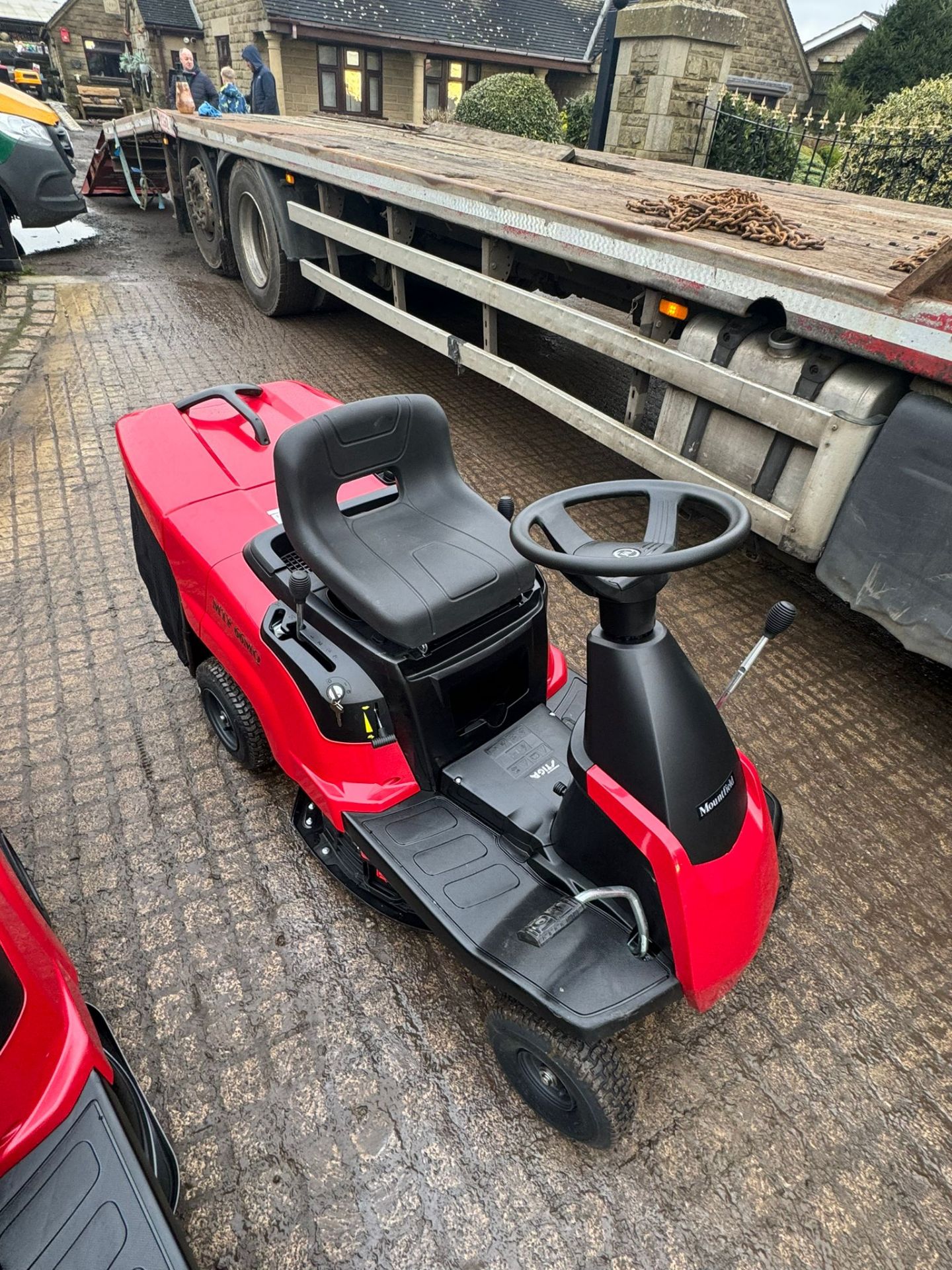 DA - NEW/UNUSED MOUNTFIELD MTF 66 MQ RIDE ON MOWER WITH REAR COLLECTOR ...