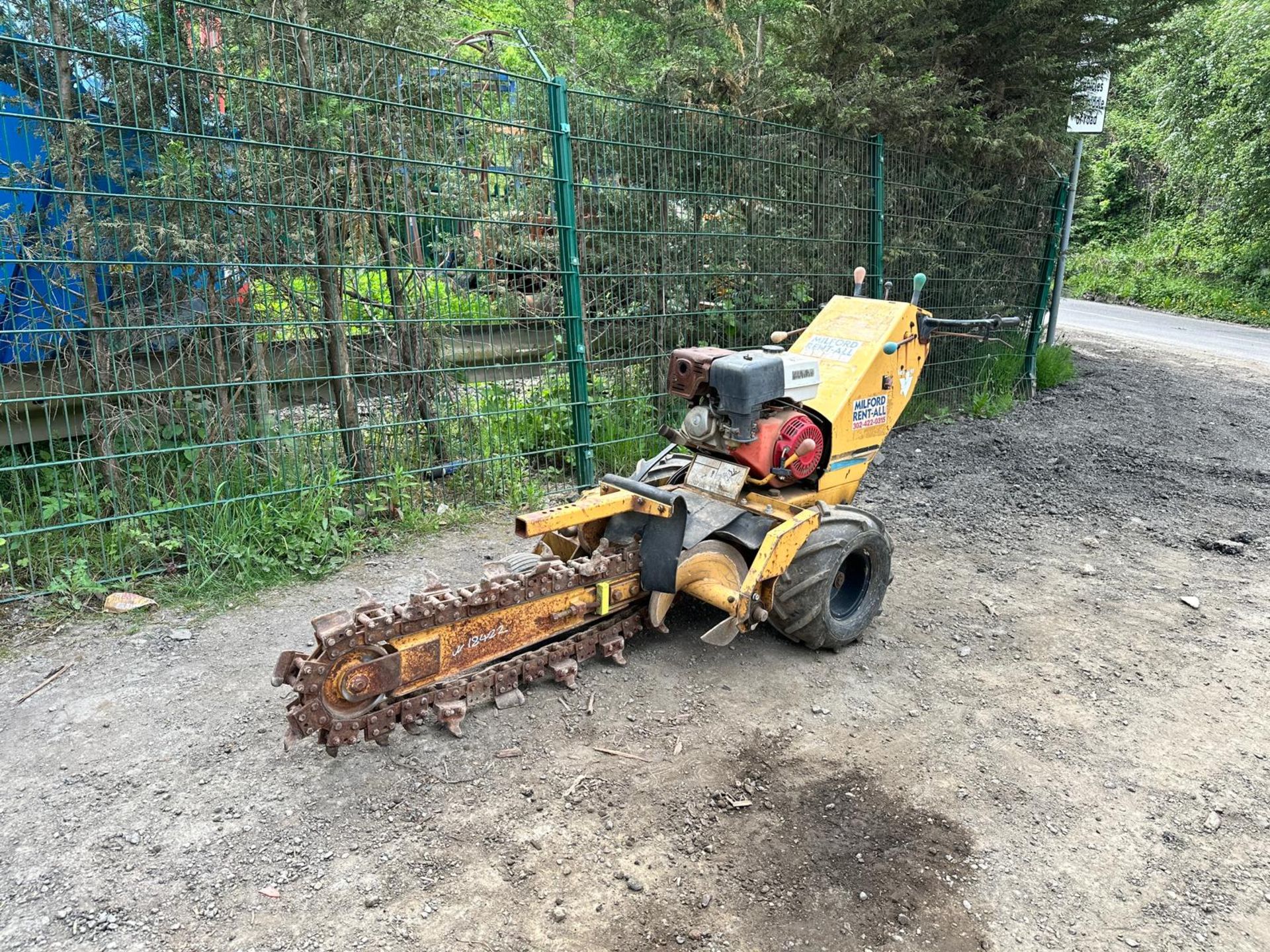 DS - VERMEER V1350 WALK BEHIND F/R TRENCHER *PLUS VAT* RUNS DRIVES AND ...