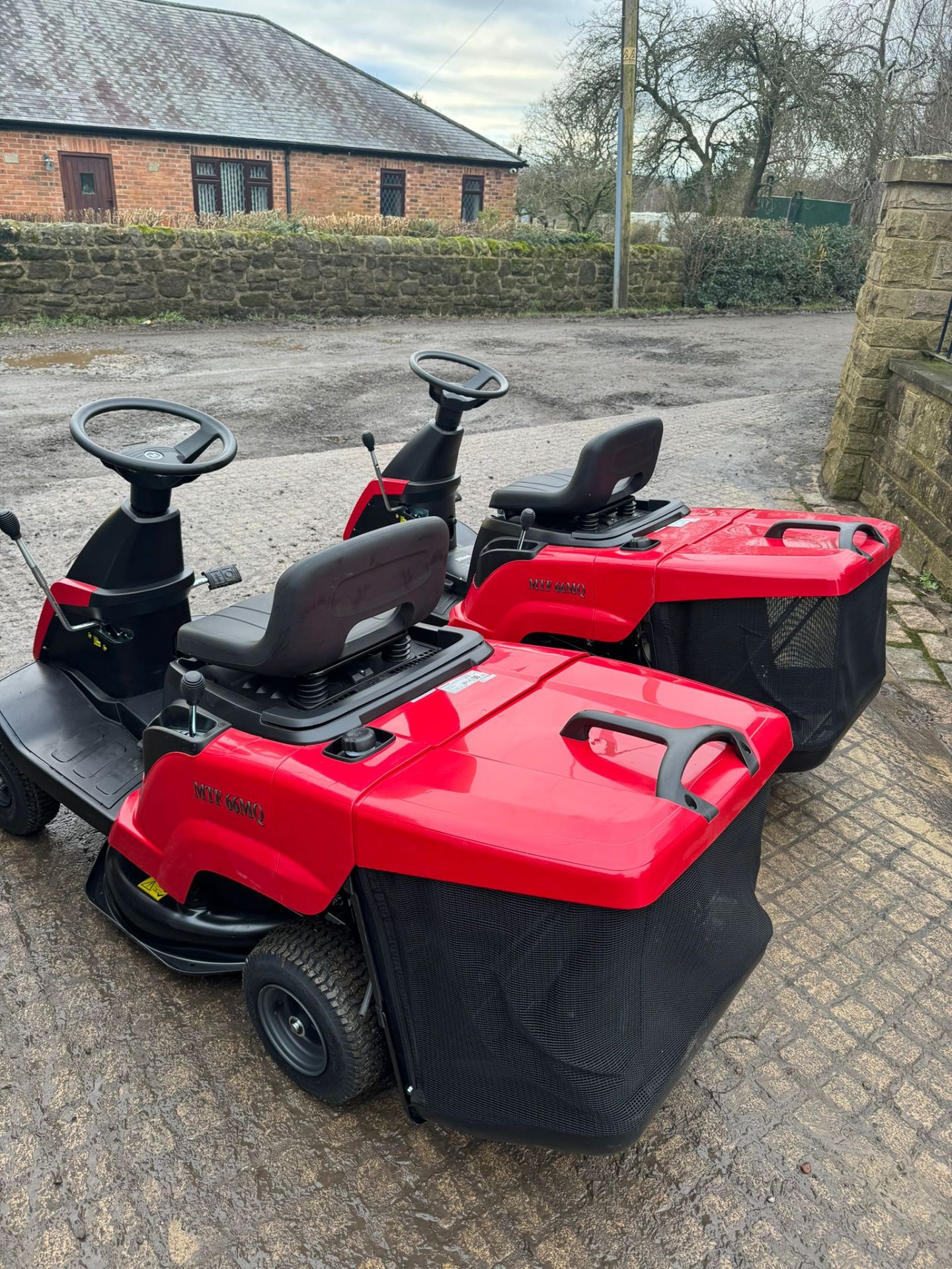 DA - NEW/UNUSED MOUNTFIELD MTF 66 MQ RIDE ON MOWER WITH REAR COLLECTOR ...