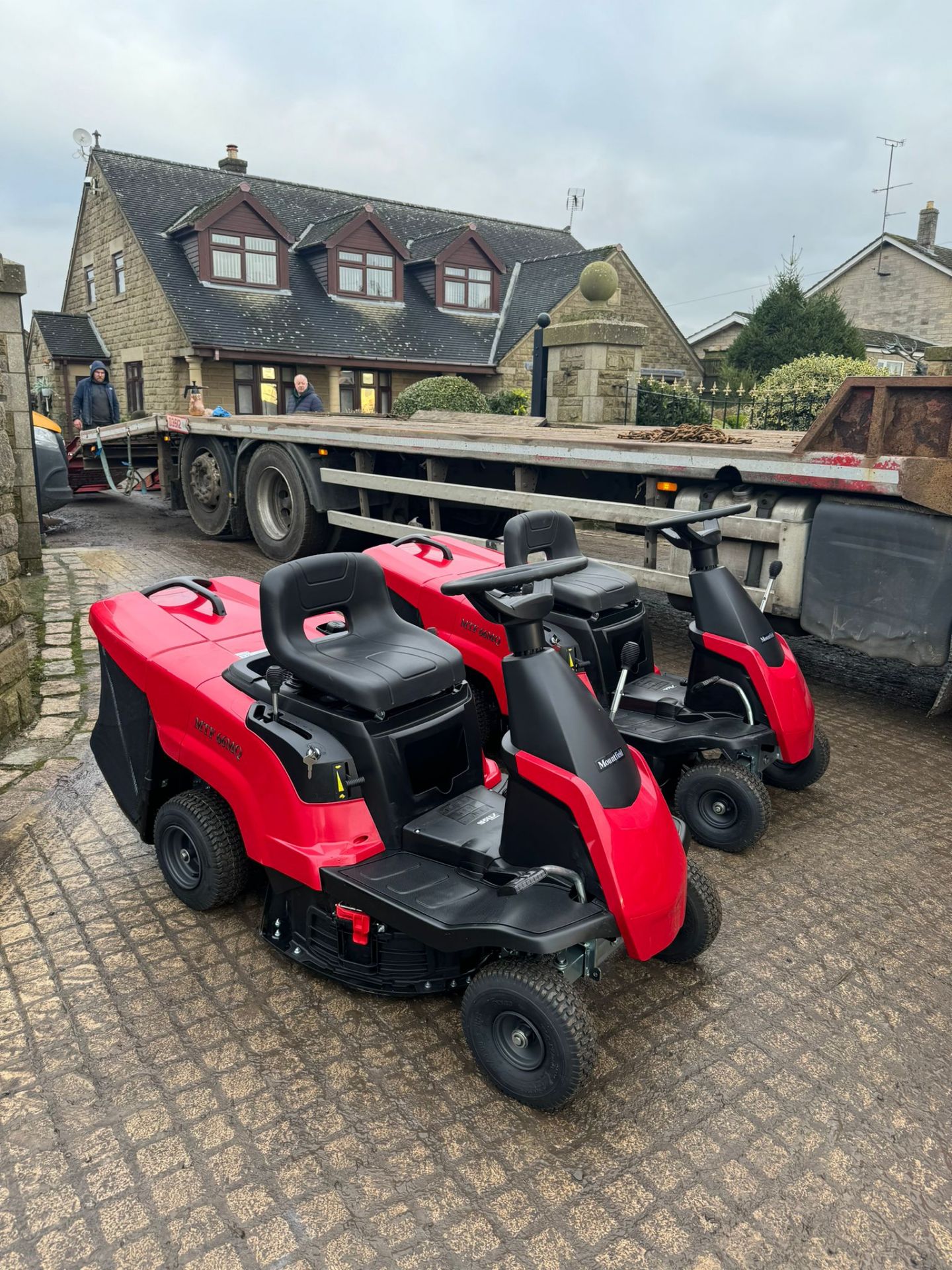 DA - NEW/UNUSED MOUNTFIELD MTF 66 MQ RIDE ON MOWER WITH REAR COLLECTOR ...