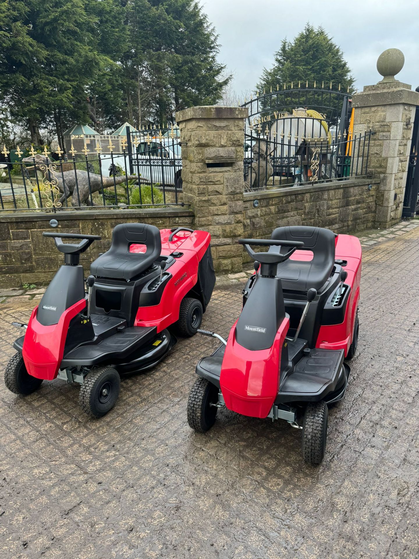 DA - NEW/UNUSED MOUNTFIELD MTF 66 MQ RIDE ON MOWER WITH REAR COLLECTOR ...