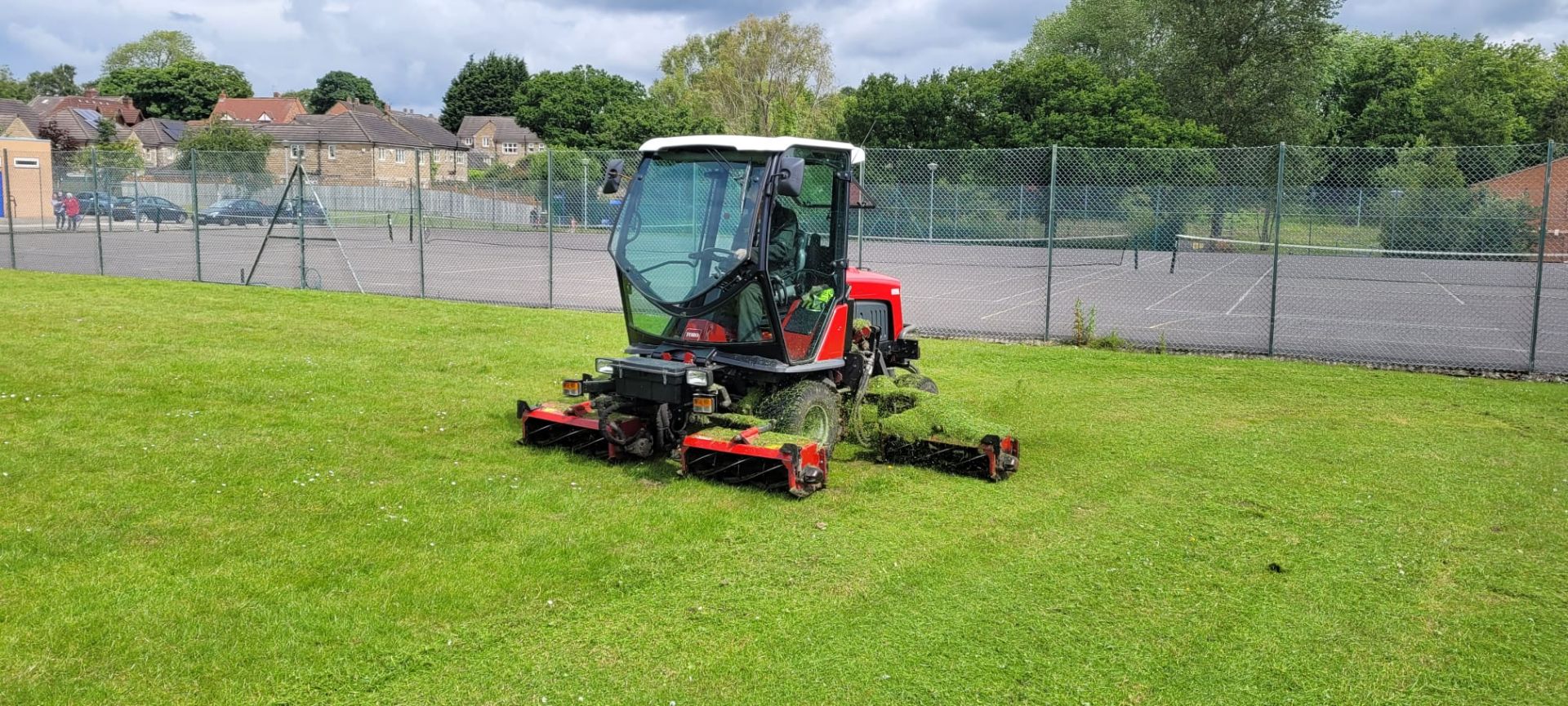 DA - 2017 TORO T4240 4WD 5 GANG RIDE ON CYLINDER MOWER *PLUS VAT* READY ...