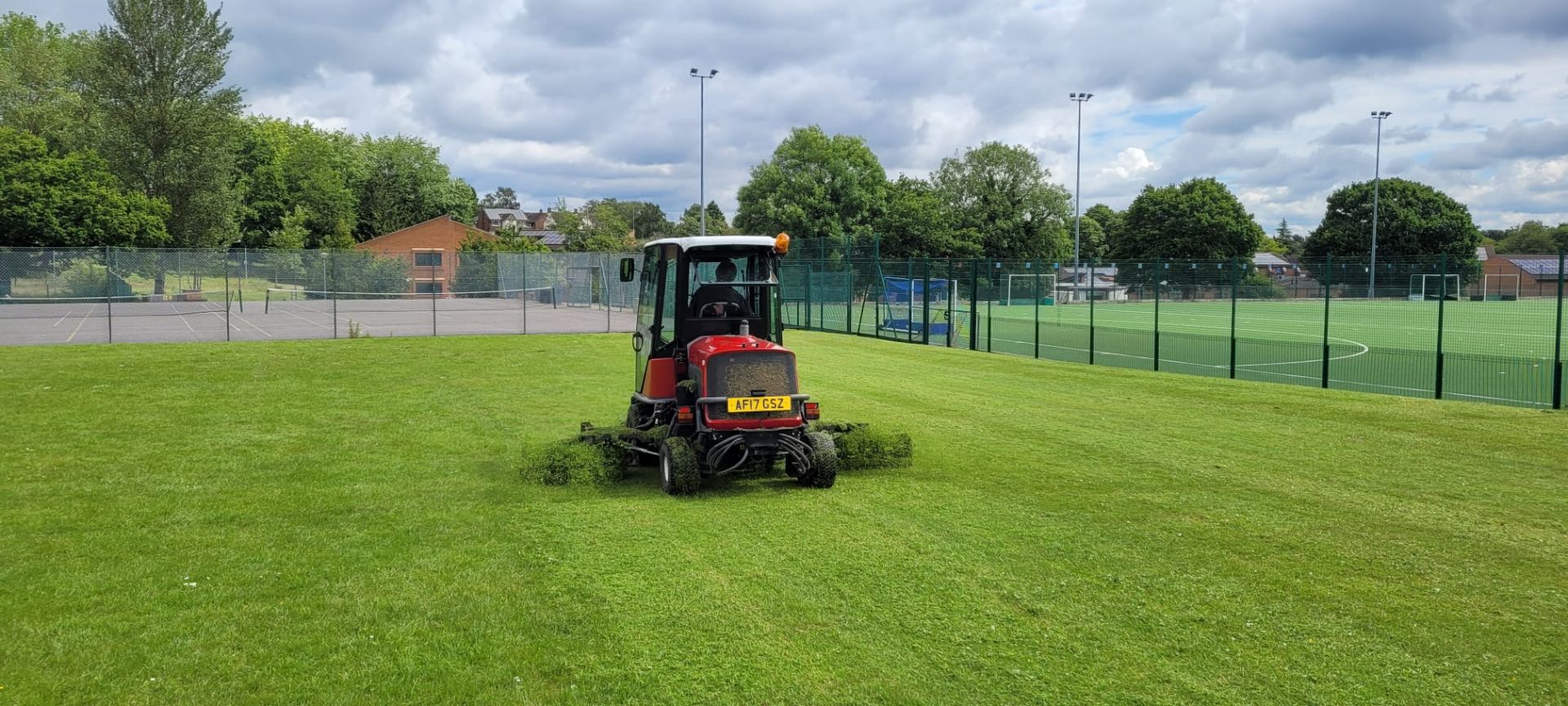 DA - 2017 TORO T4240 4WD 5 GANG RIDE ON CYLINDER MOWER *PLUS VAT* READY ...