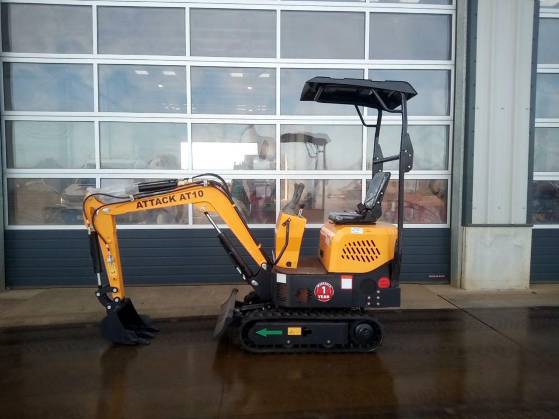 DS - UNUSED PIPED MINI DIGGER / MICRO DIGGER, RUBBER TRACKS, BLADE ...