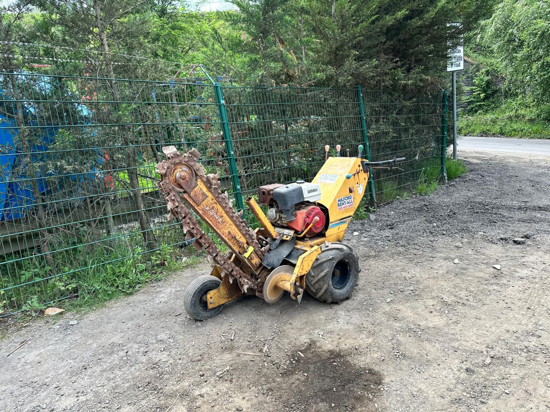 DS - VERMEER V1350 WALK BEHIND F/R TRENCHER *PLUS VAT* RUNS DRIVES AND ...