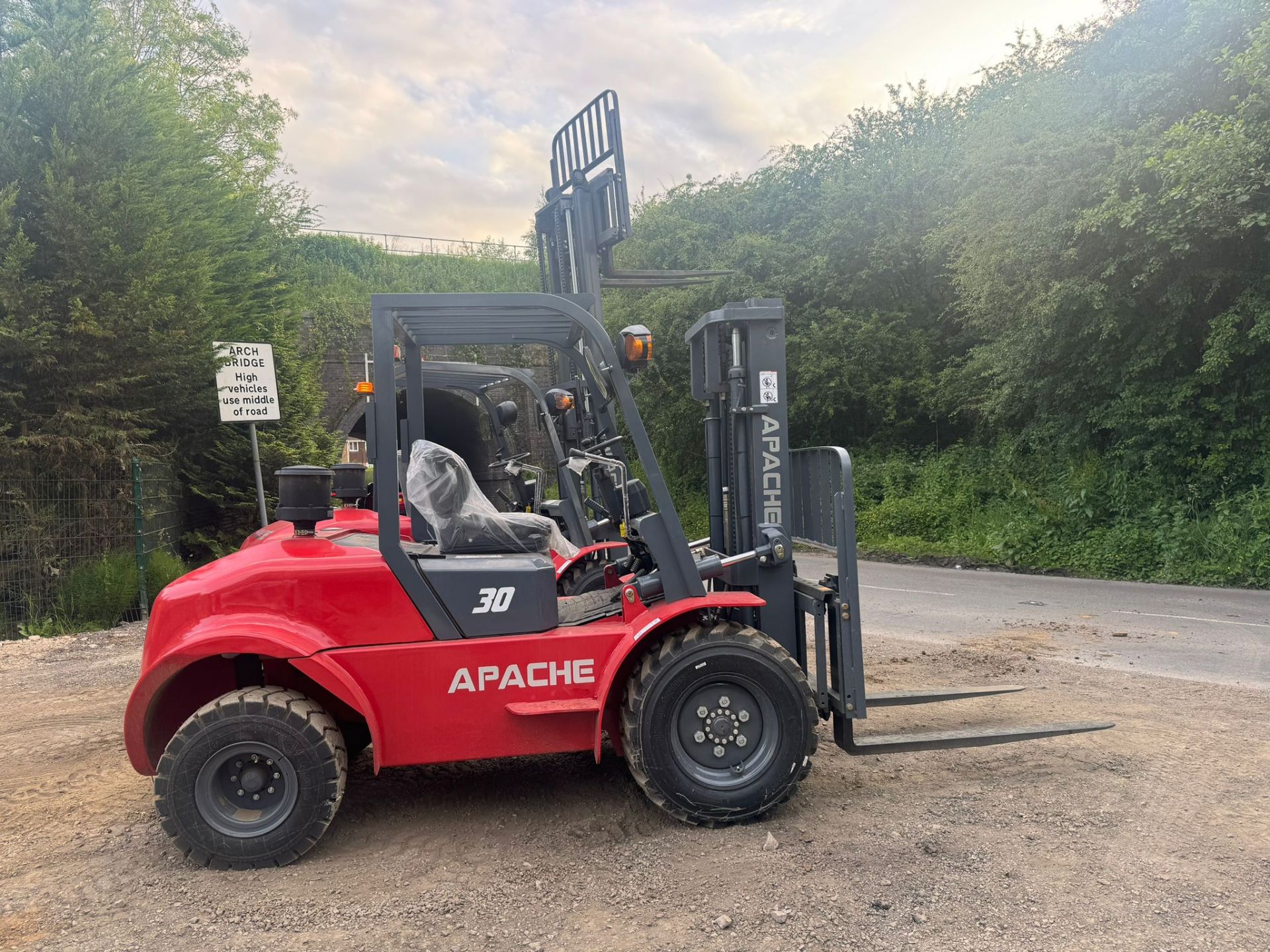 DS - NEW/UNUSED 2024 APACHE FR30 3 TON DIESEL ROUGH TERRAIN FORKLIFT ...
