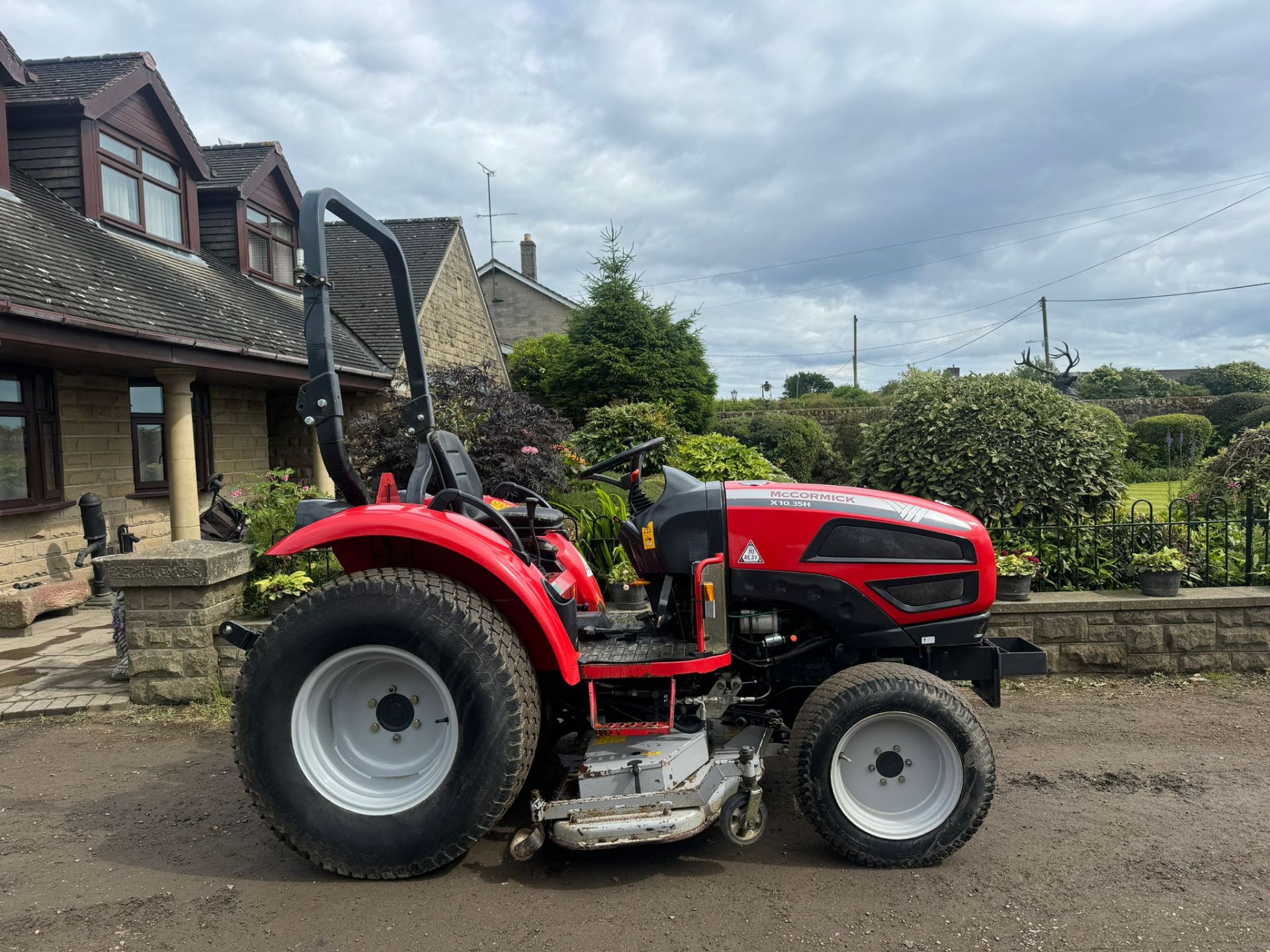 DS - 2012 MCCORMICK X10.35H COMPACT TRACTOR WITH UNDERSLUNG DECK 34 HP ...