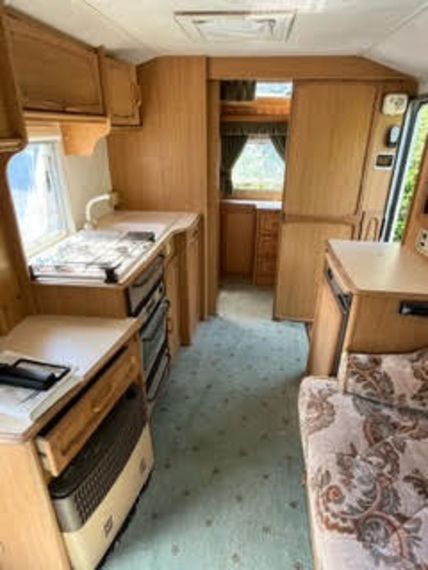 WL - AVONDALE 2 BERTH CARAVAN, FRIDGE, TOILET, OVEN, HOB, SINK *NO VAT ...