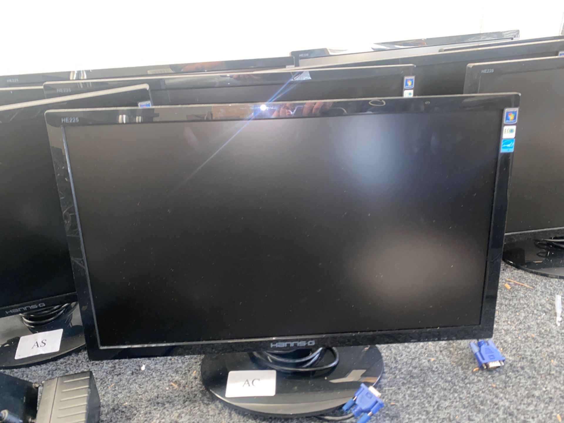Hanns . G Monitor x9 Model Name: HE225DPB Location: IT Room