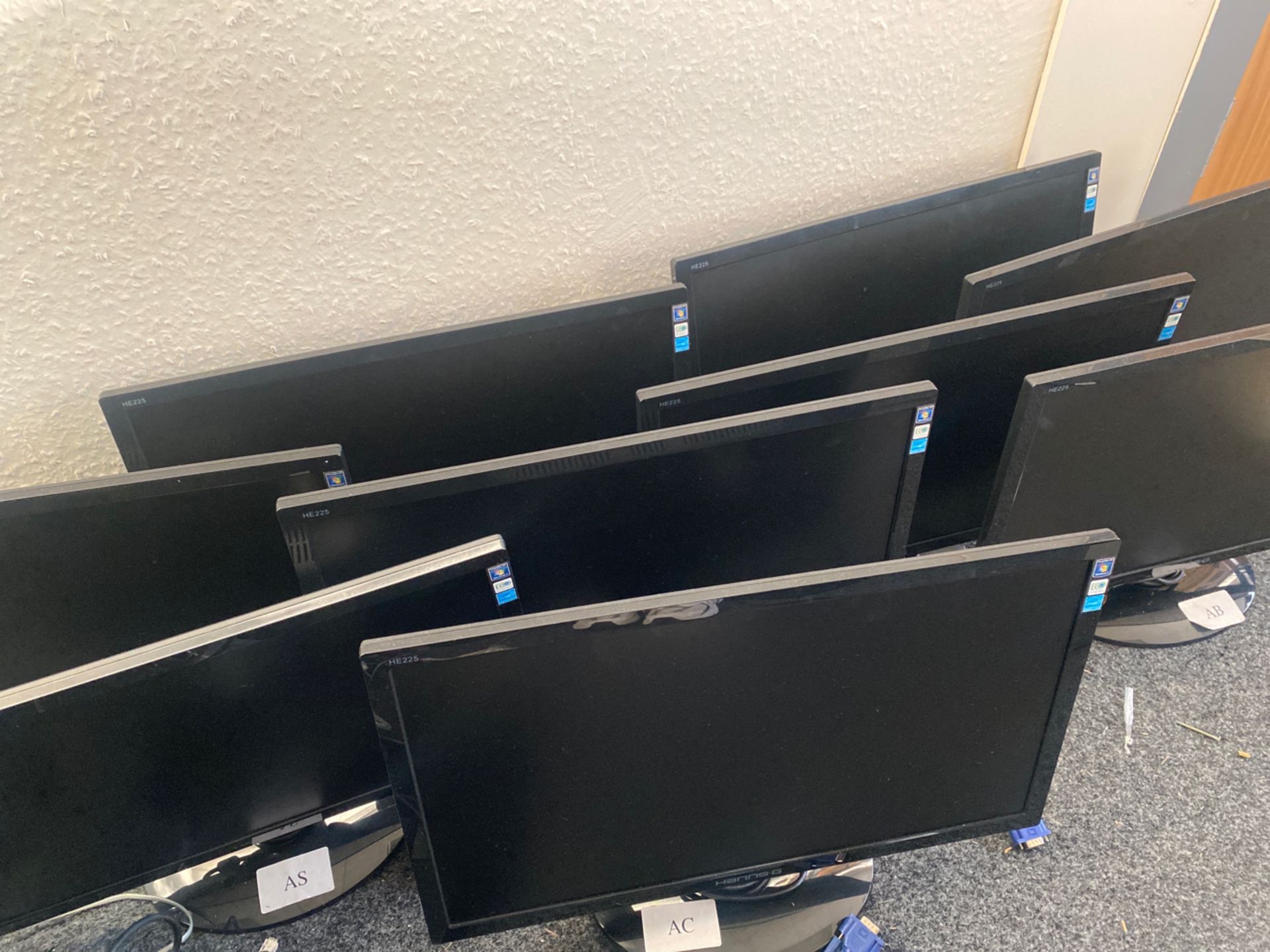 Hanns . G Monitor x9 Model Name: HE225DPB Location: IT Room