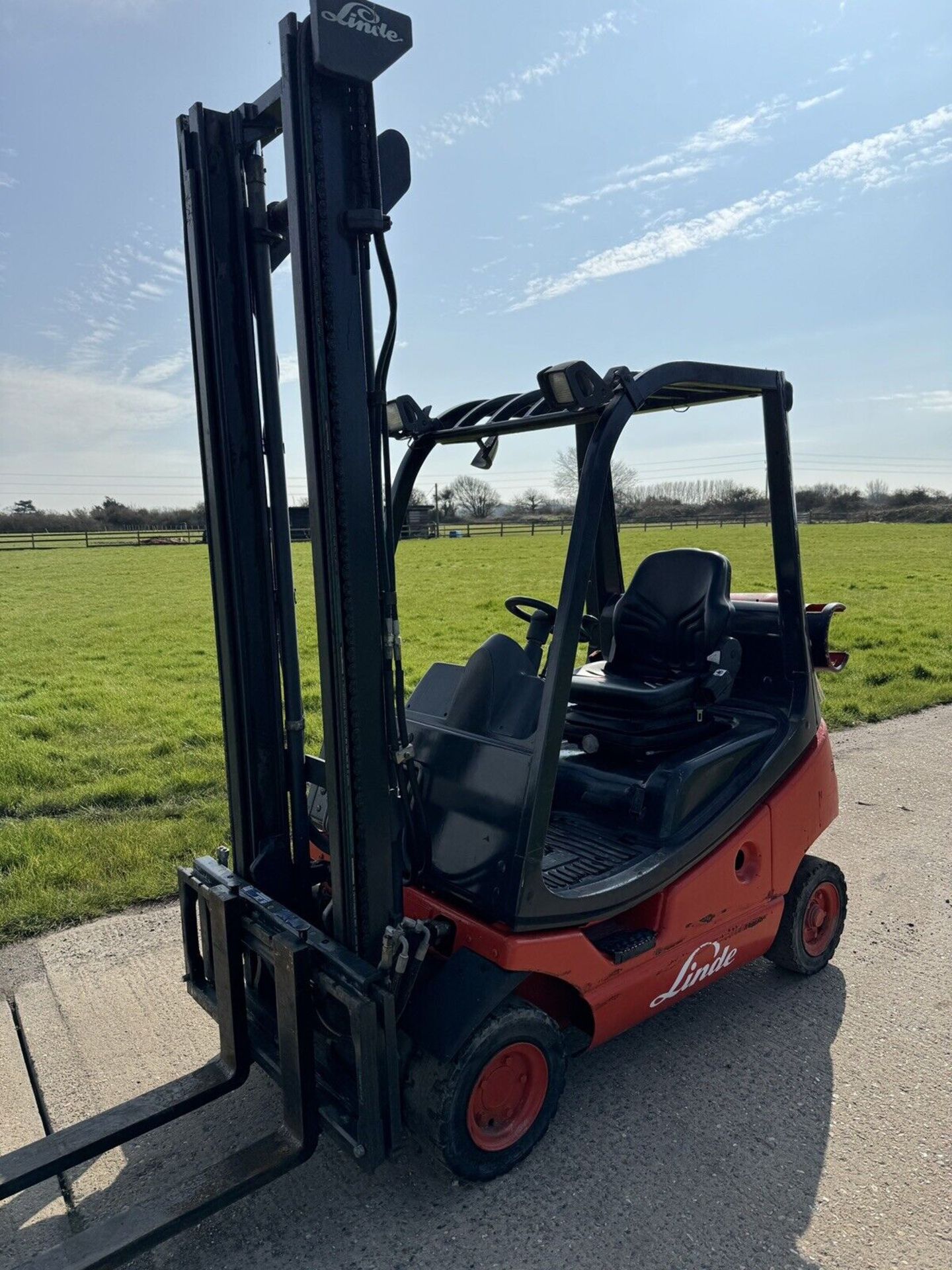 LINDE, H16 - Gas Forklift Truck Linde forklift truck. 1.6 Tonne lift ...