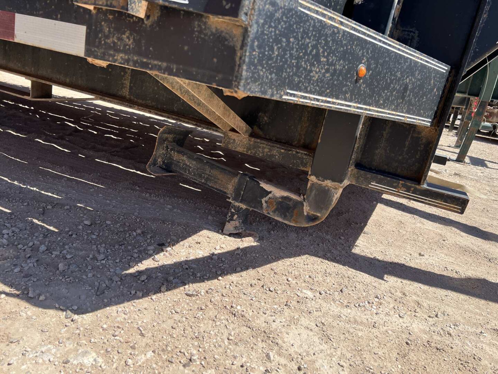 2017 STAGECOACH 35' T/A GOOSENECK TRAILER Legs folded under trailer ...
