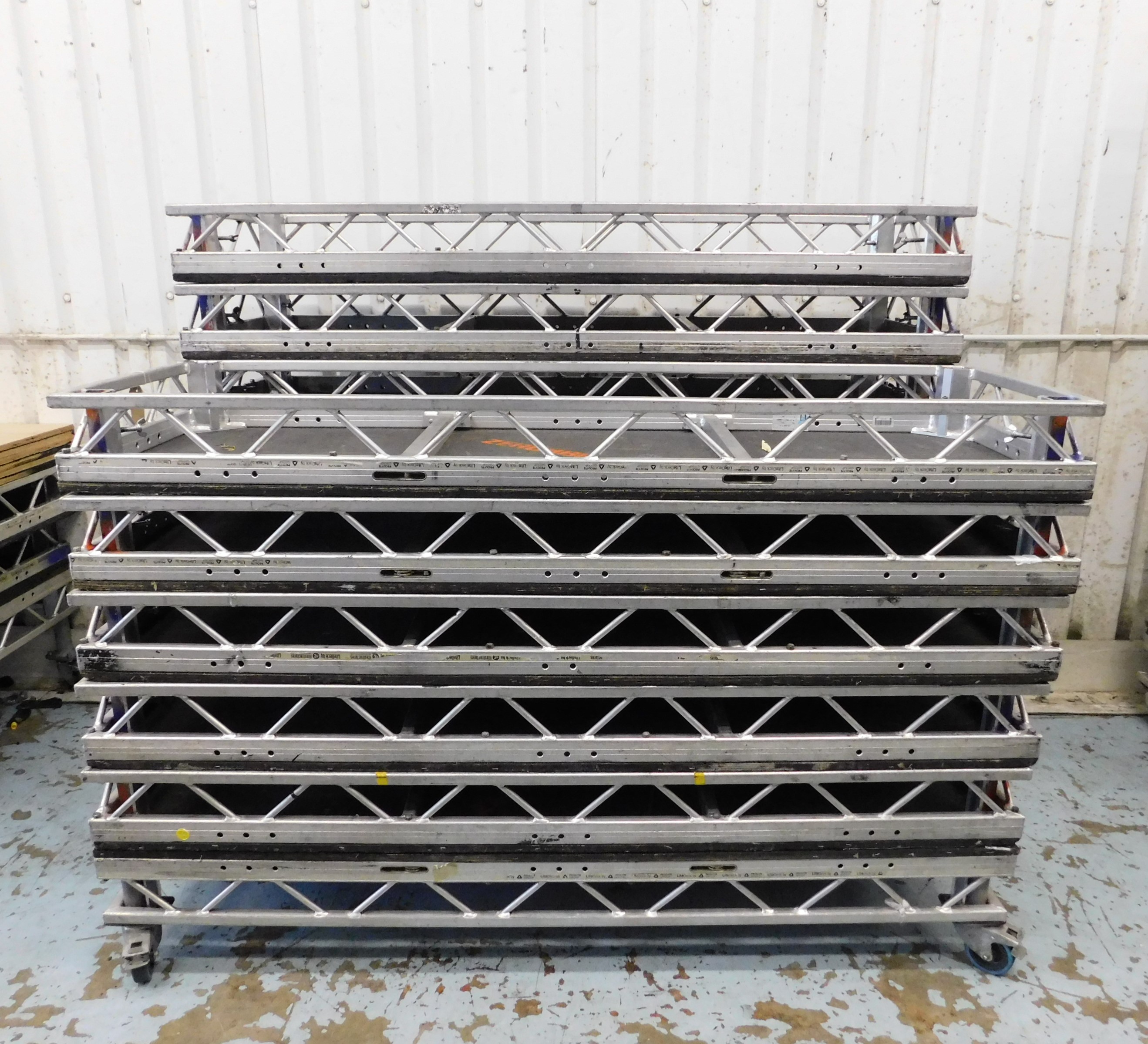 14 Pro Lite Deck 6 x 2ft Aluminium Decking (Location: South East London ...