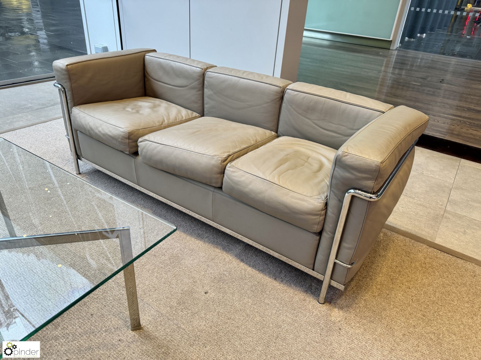Cassina & Le Corbusier LC2 Sofa by Le Corbusier, Pierre Jeanneret and ...
