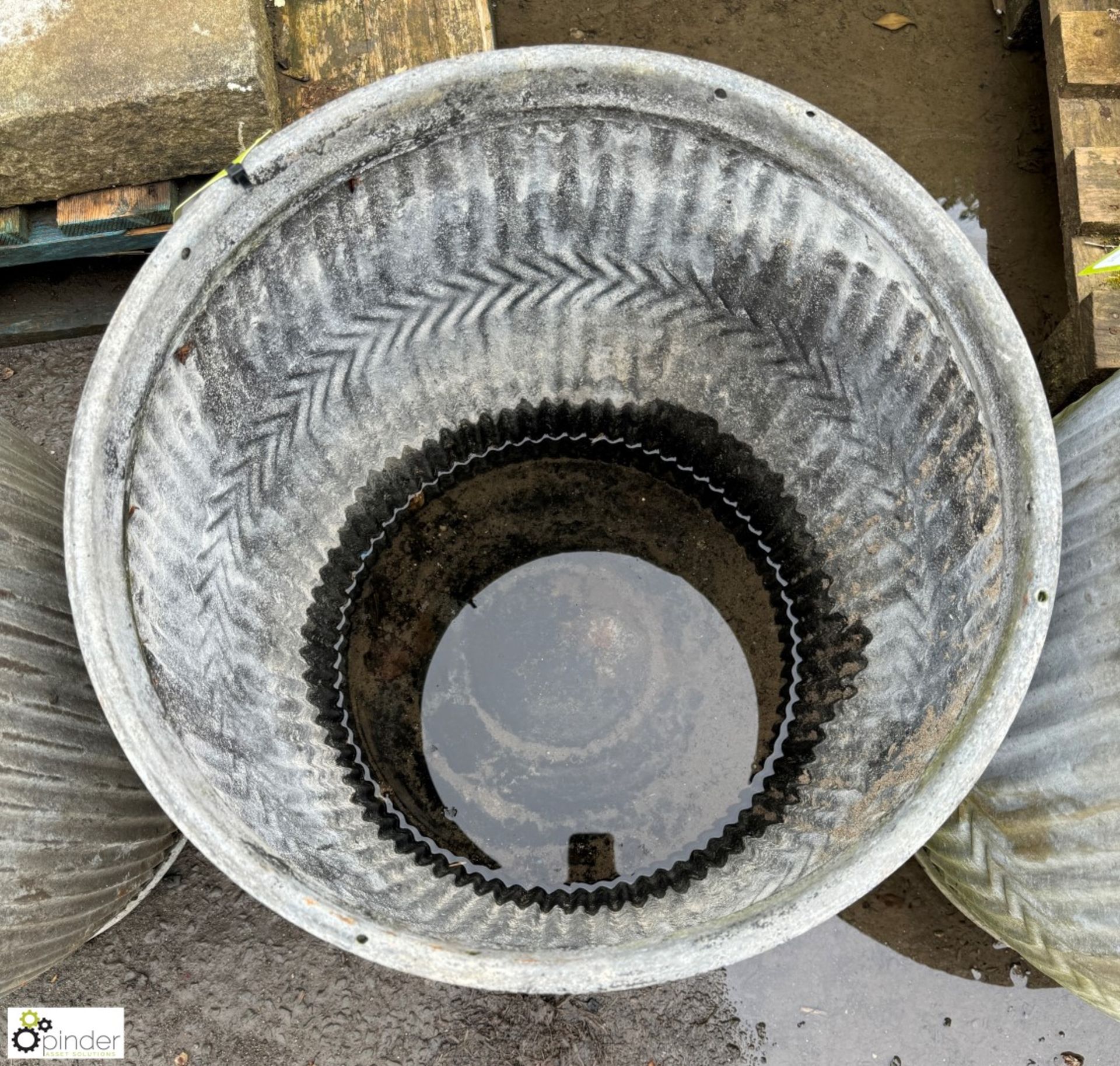 An original galvanised metal Dolly/Peggy Tub, approx. 21in x 21in ...