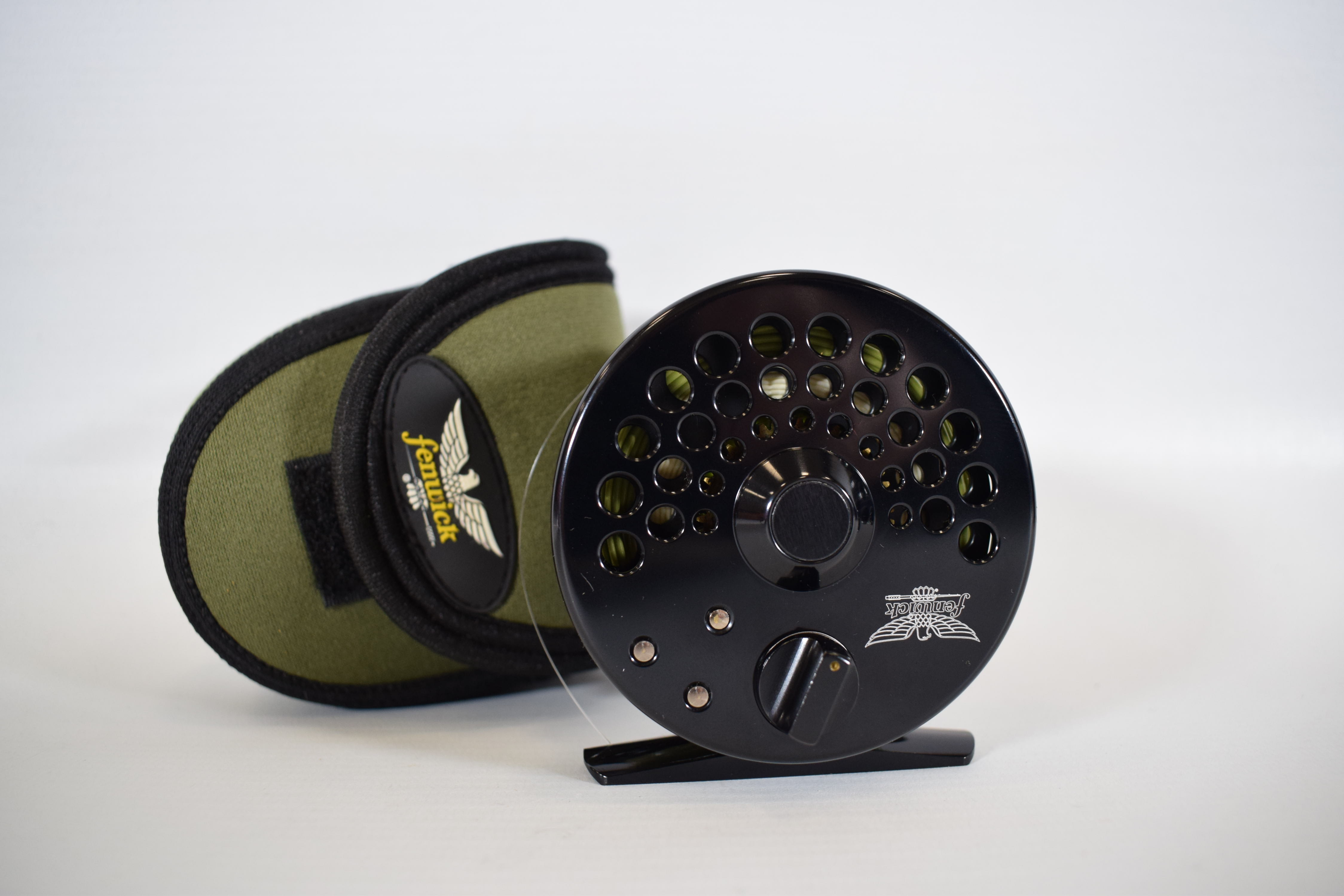 Fenwick fly reel F34 with soft pouch.