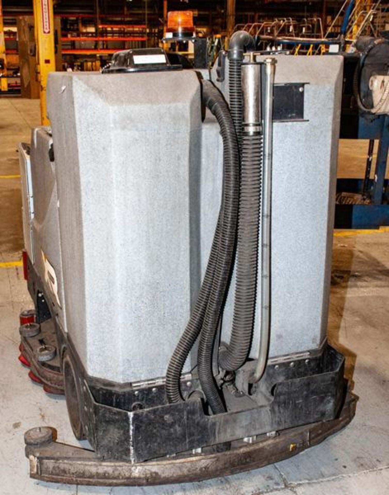 Tomcat XR 40D riding floor scrubber s/n 110509, built in charger ...