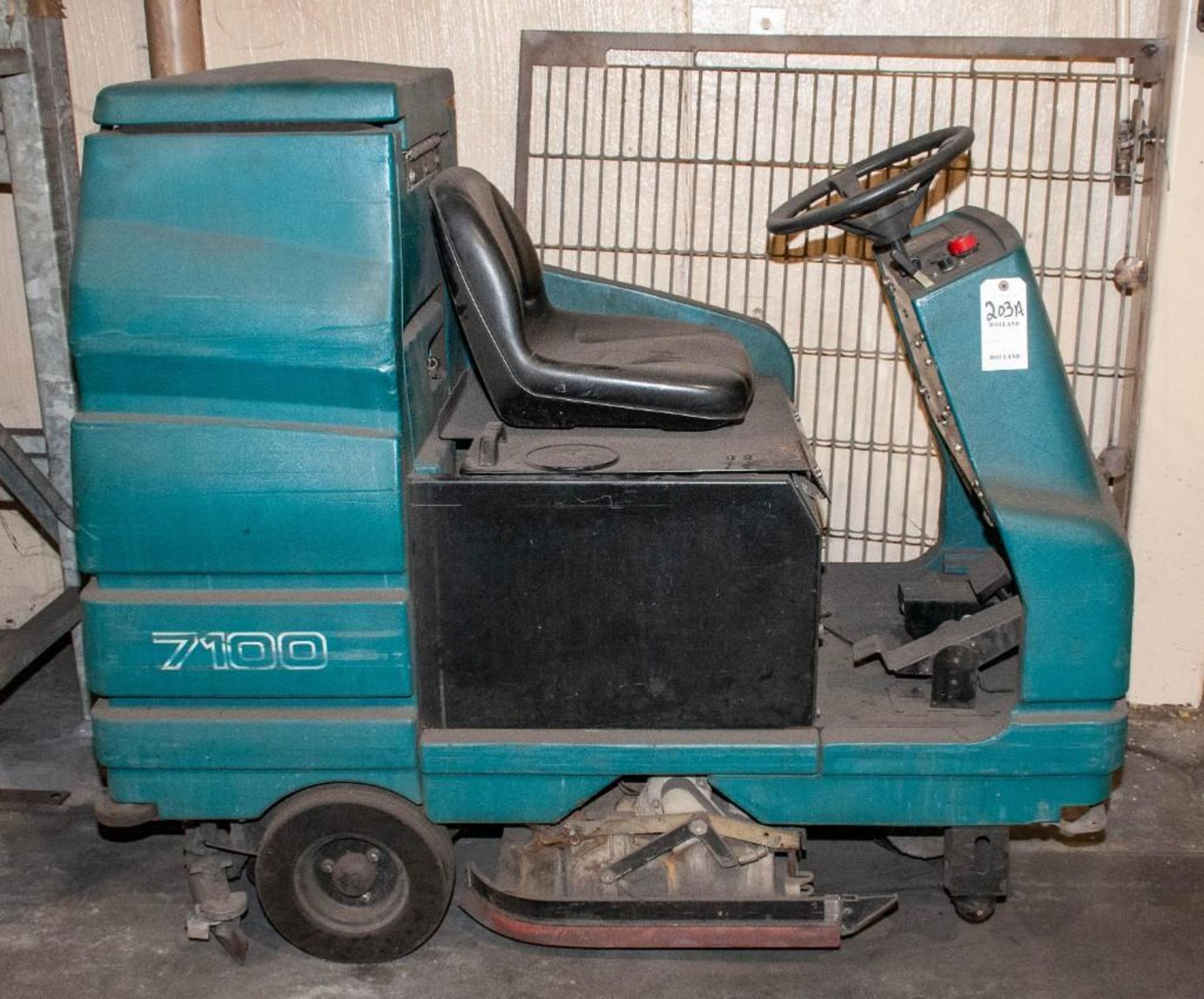 Tennant 7100 Floor Scrubber, Mdl. M7100, 36v, s/n 100-10237613, 1299 ...