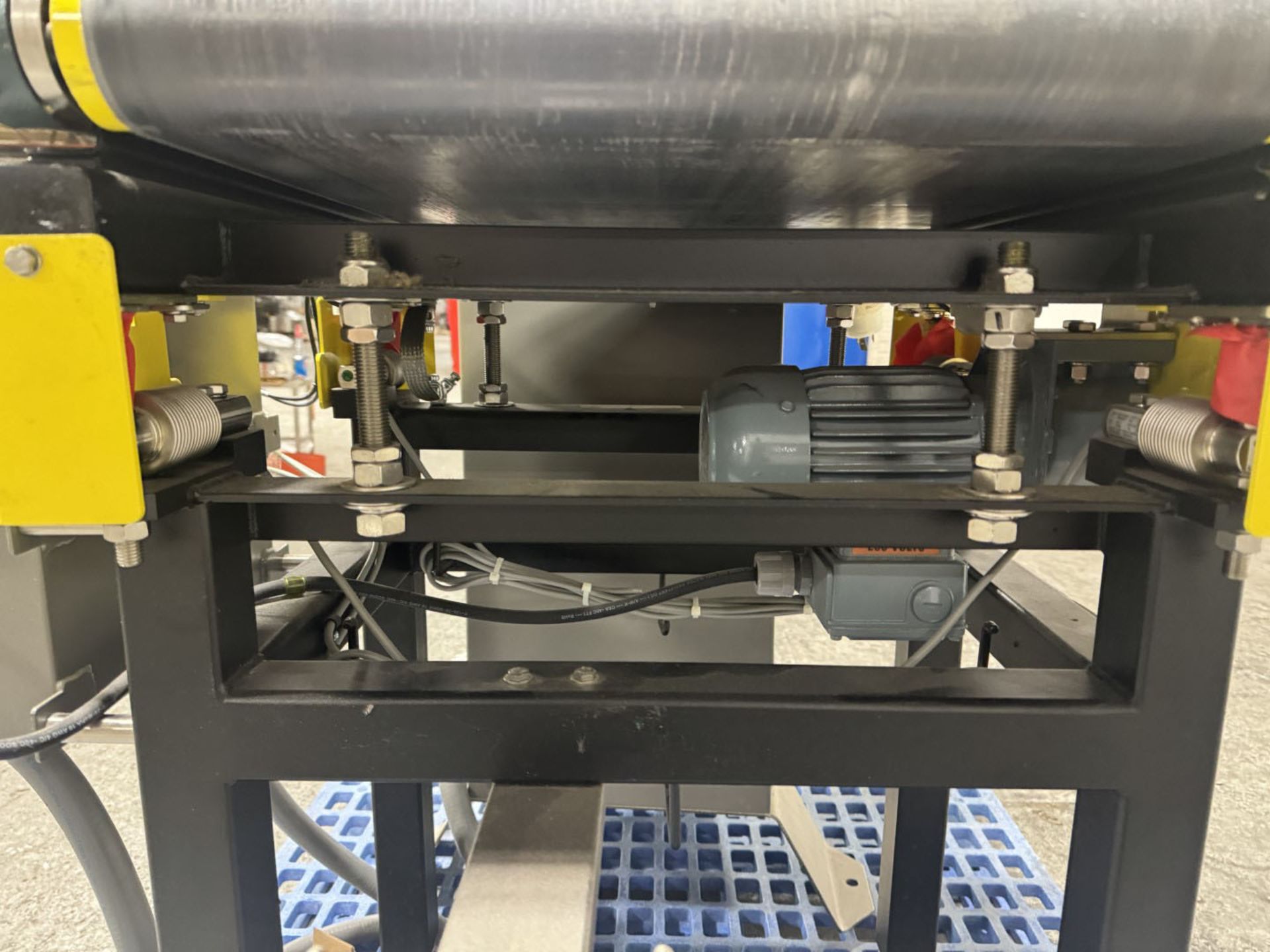 Mettler Toledo Hi-Speed Checkweigher, model XE/XS, 18" W x 23" L ...
