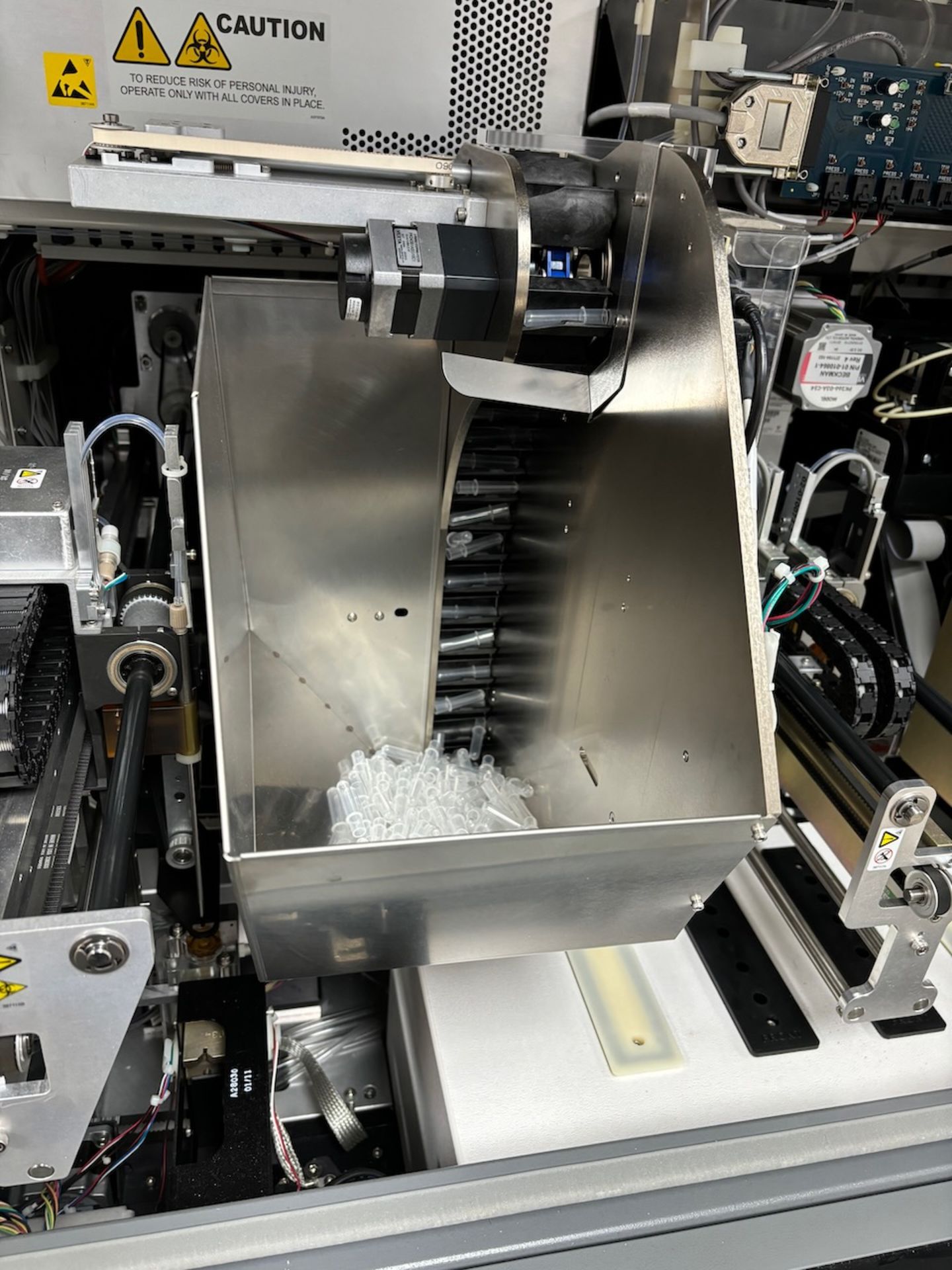 Beckman Coulter Access Immunoassay System, model Unicel DxI 600, up to ...