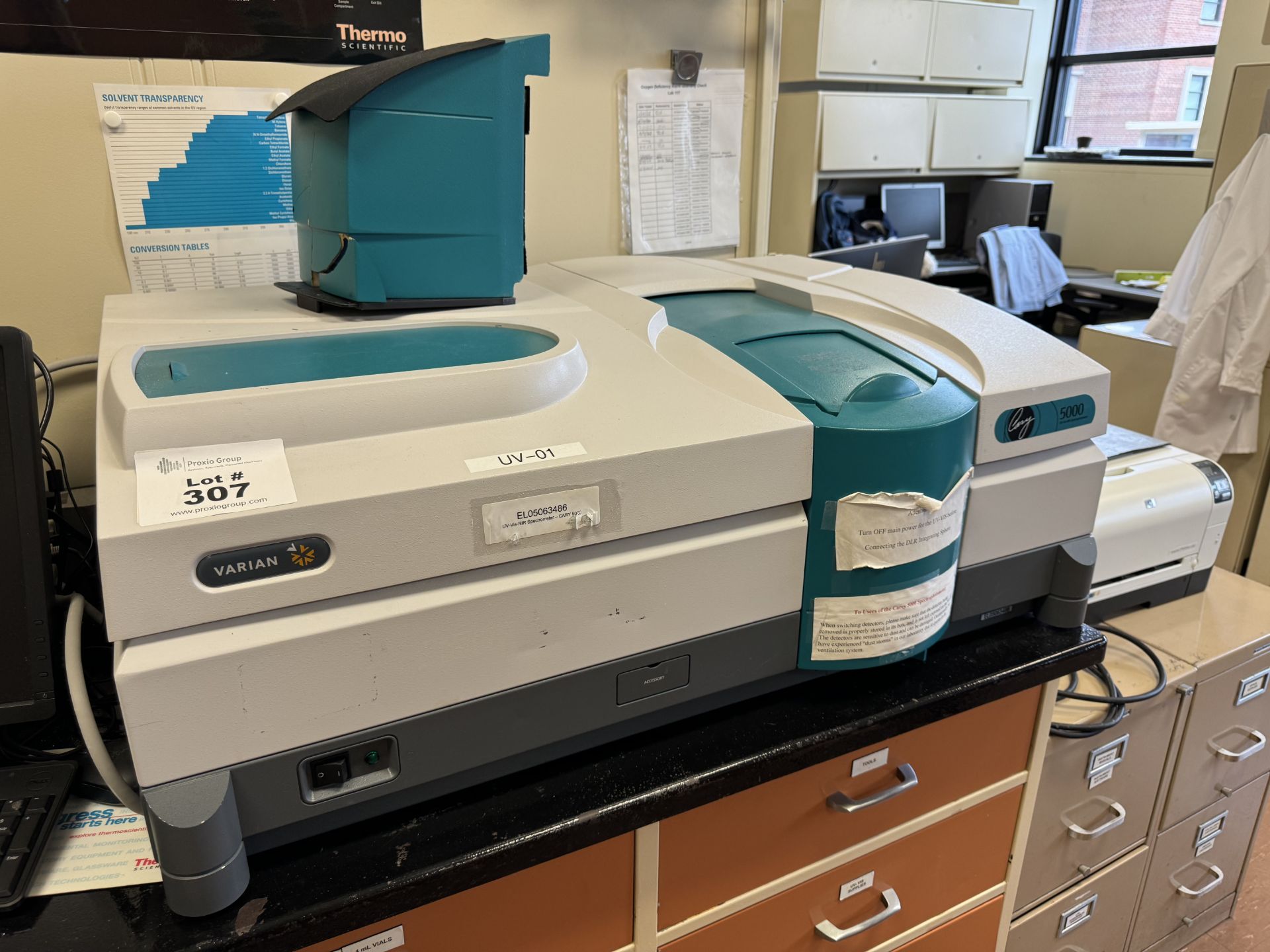Varian Cary 5000 UV-VIS Spectrophotometer {Bldg Loc: } {TAG: }