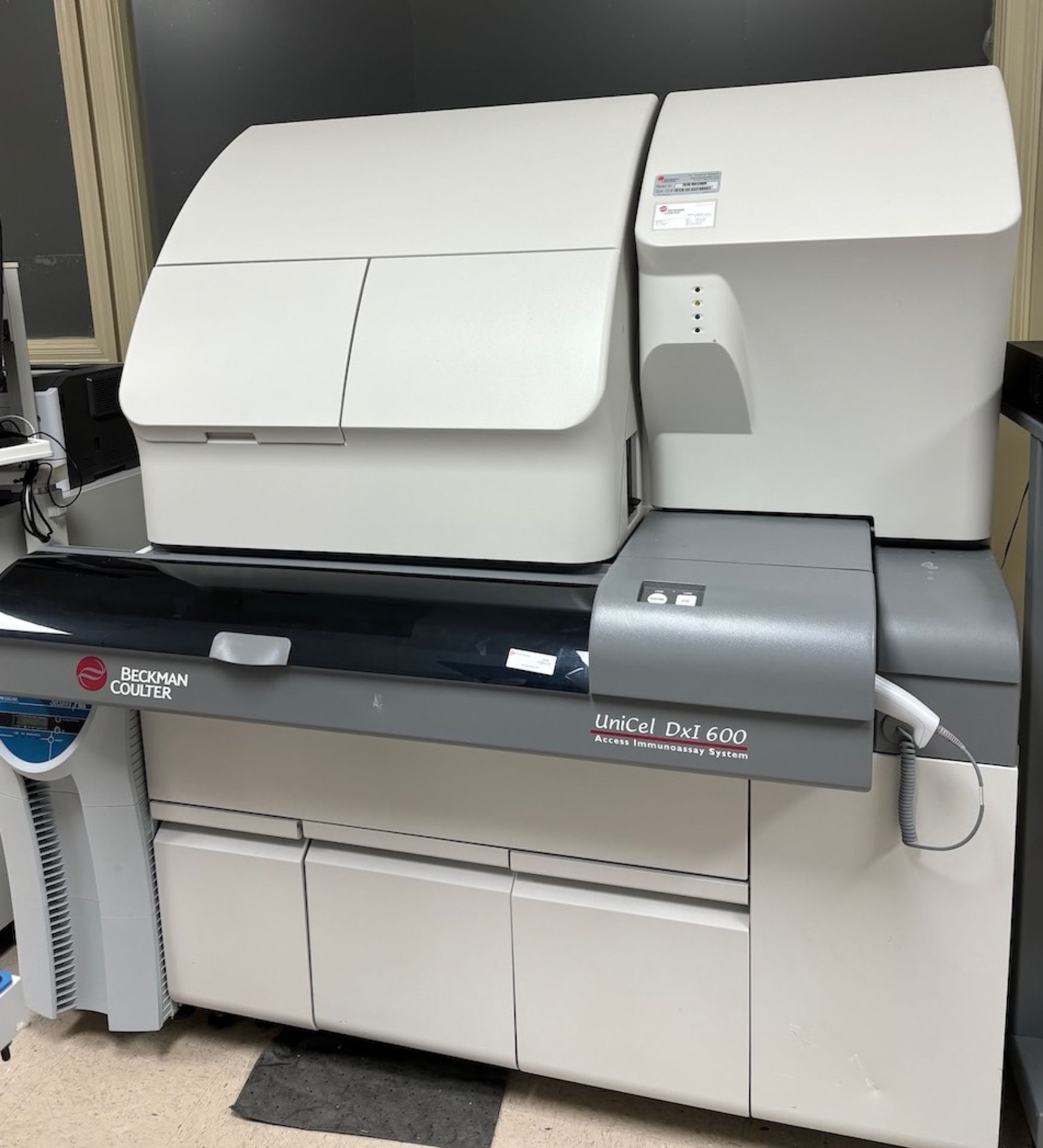 Beckman Coulter Access Immunoassay System, model Unicel DxI 600, up to ...