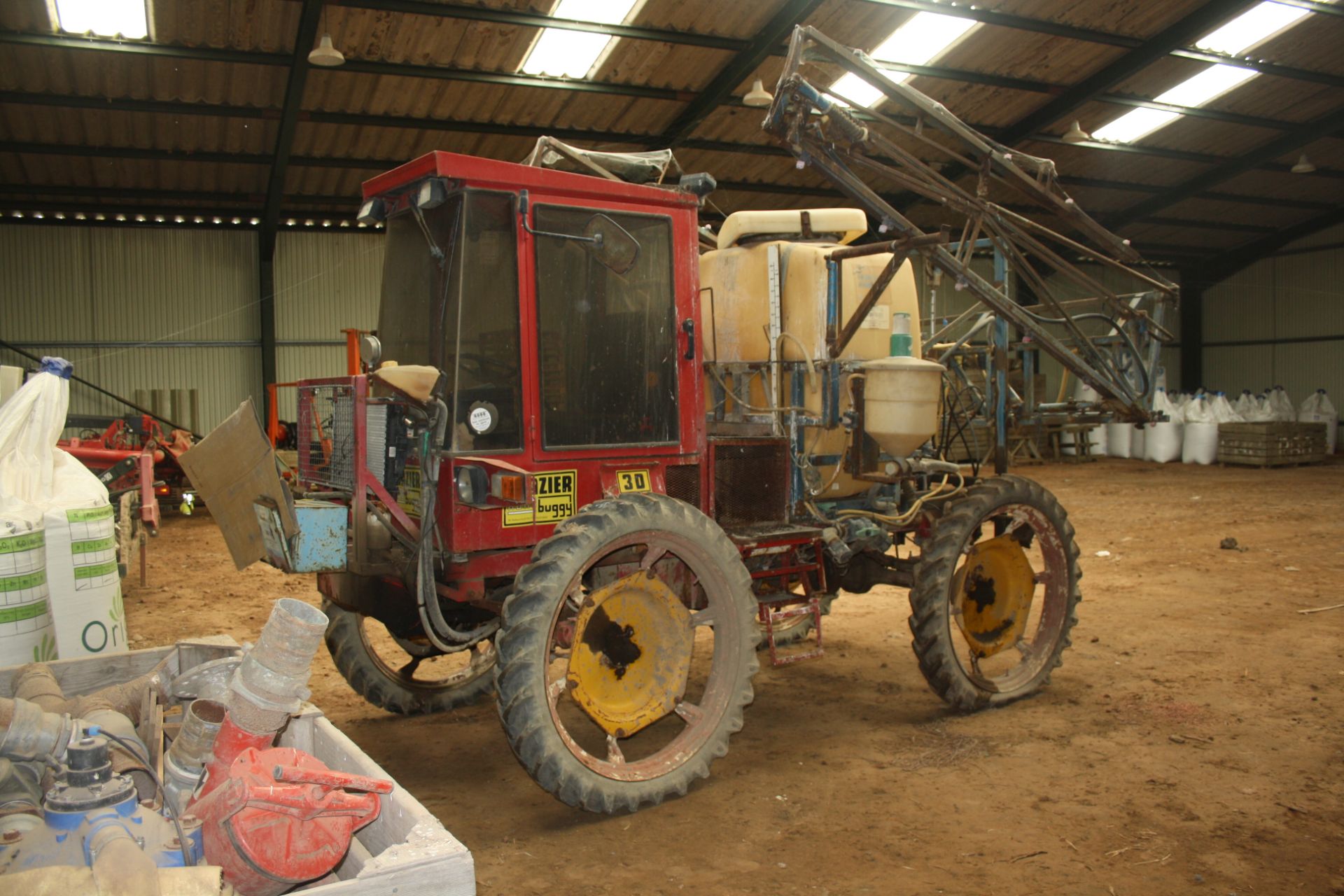 Frazier Agri buggy 3D, 12m sprayer on row crop wheels, Reg G464 NAT ...